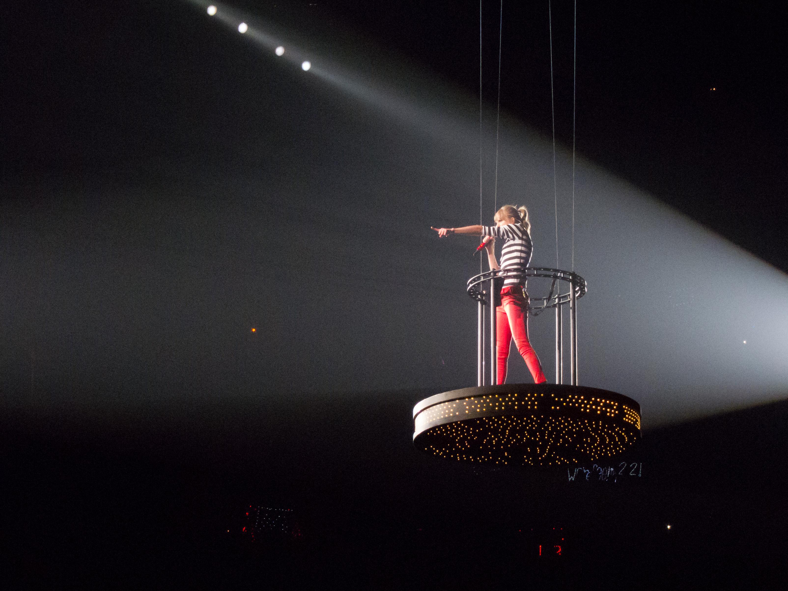 Taylor Swift Red Tour Wallpapers - Top Free Taylor Swift Red Tour ...