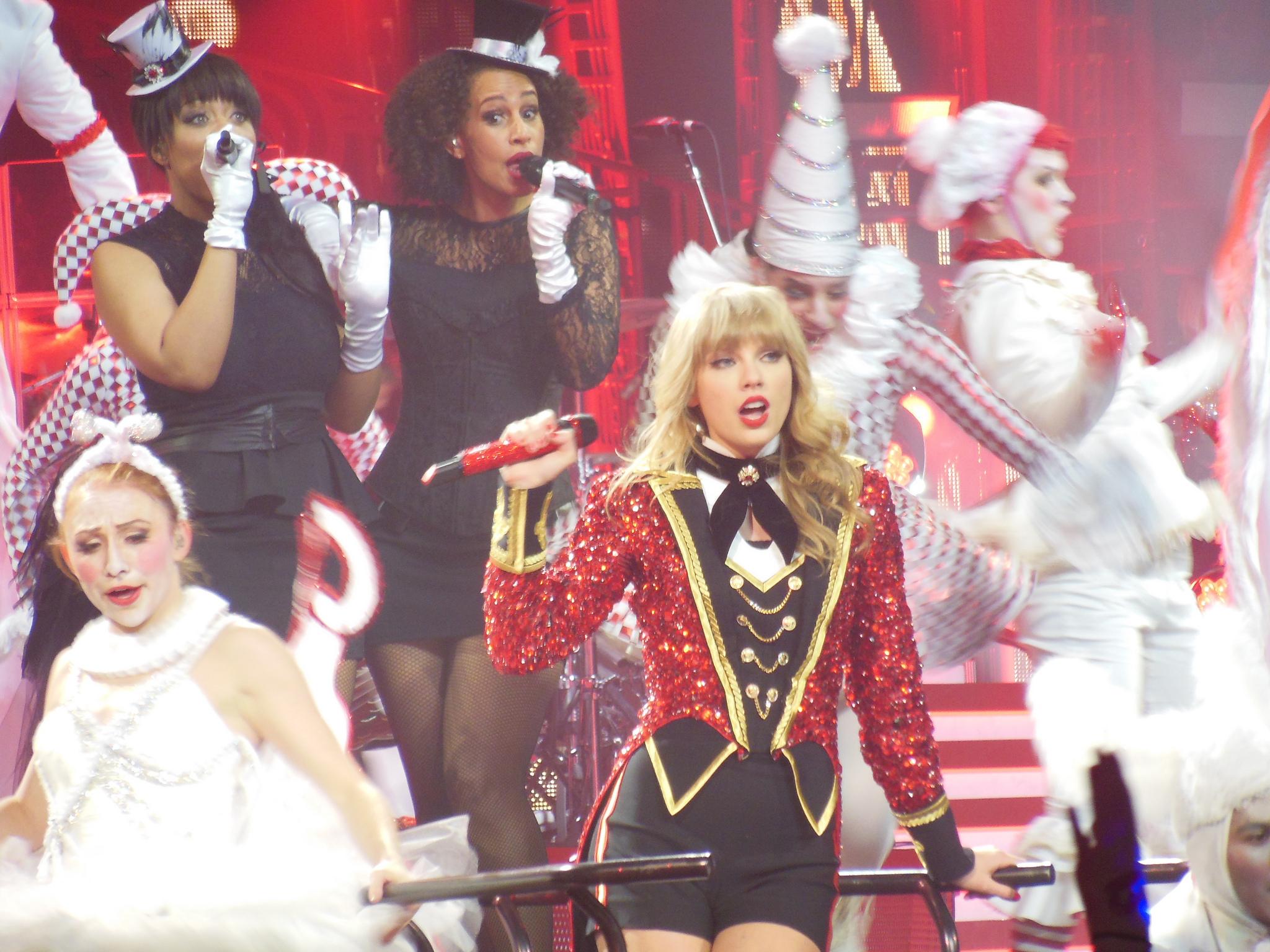 Taylor Swift Red Tour Wallpapers - Top Free Taylor Swift Red Tour ...