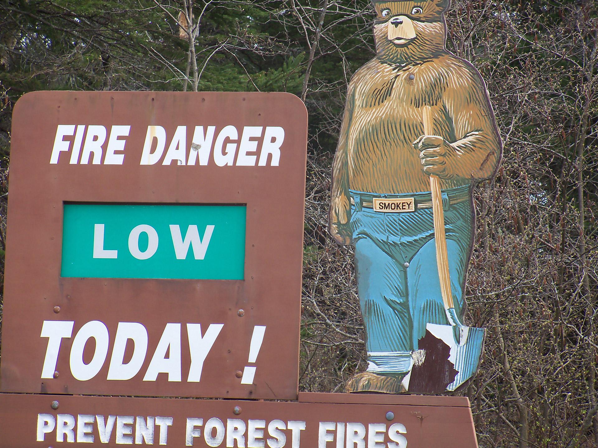 Smokey the Bear Wallpapers - Top Free Smokey the Bear Backgrounds ...