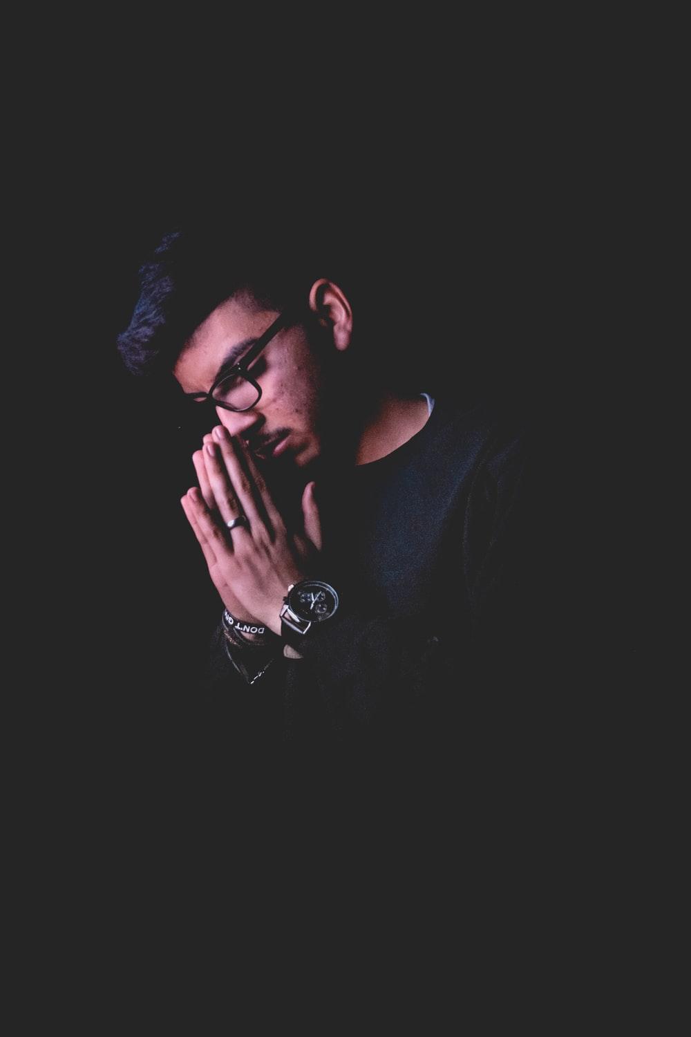 Man Praying Wallpapers - Top Free Man Praying Backgrounds - WallpaperAccess