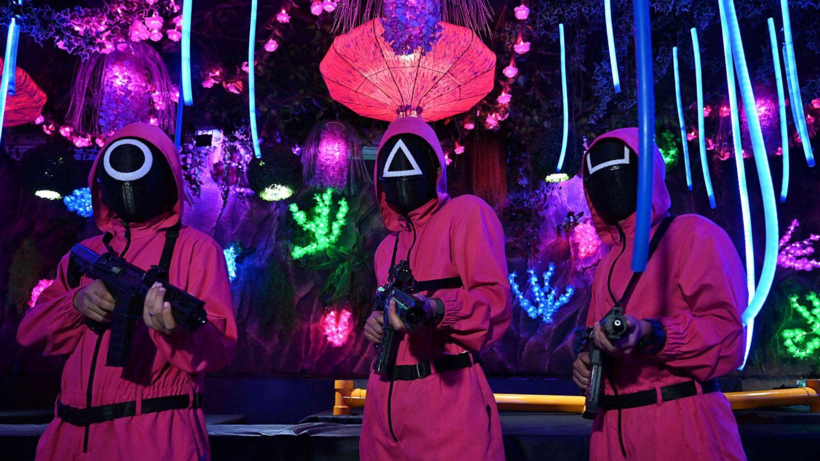 Squid Game Guards Wallpapers - Top Free Squid Game Guards Backgrounds ...