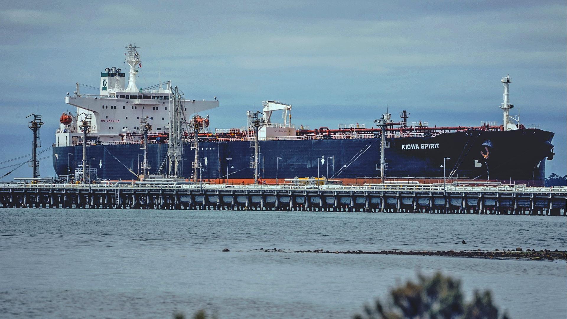 Oil Tanker Wallpapers - Top Free Oil Tanker Backgrounds - WallpaperAccess