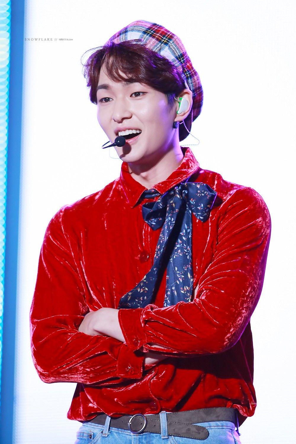 Onew Shinee Wallpapers - Top Free Onew Shinee Backgrounds - WallpaperAccess