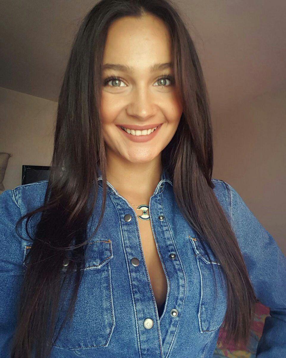 Gulsim Ali Wallpapers - Top Free Gulsim Ali Backgrounds - WallpaperAccess