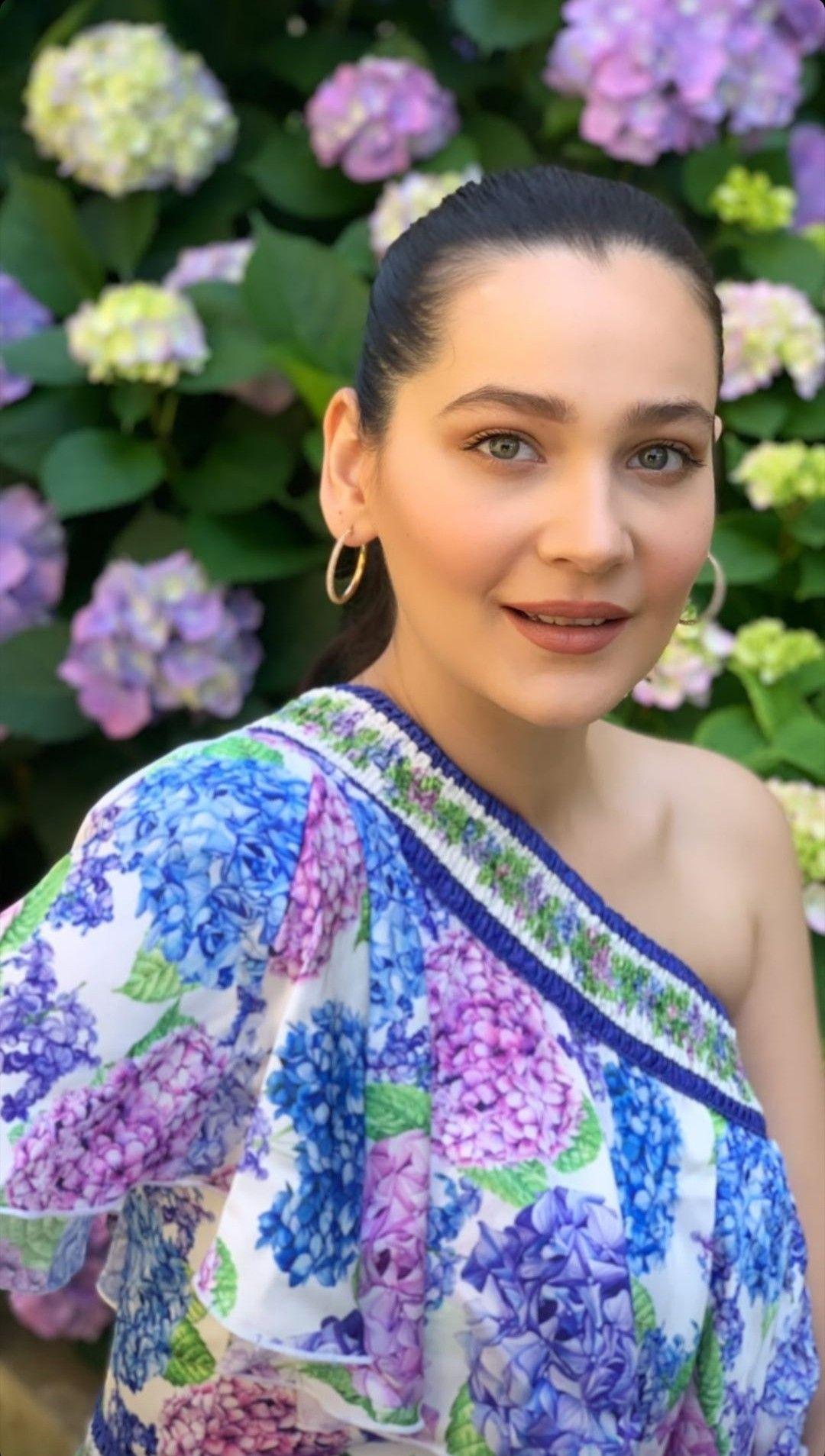 Gulsim Ali Wallpapers - Top Free Gulsim Ali Backgrounds - WallpaperAccess