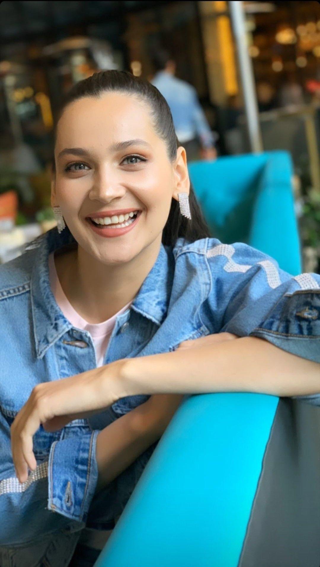 Gulsim Ali Wallpapers - Top Free Gulsim Ali Backgrounds - WallpaperAccess