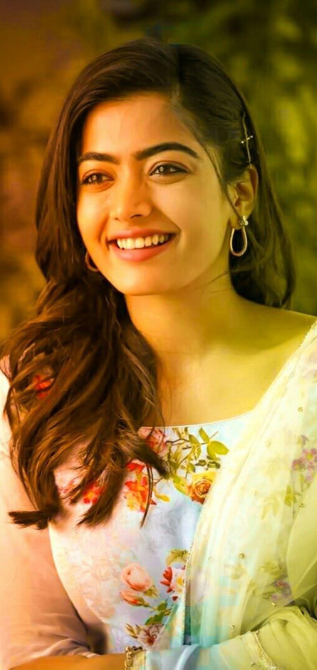 Rashmika 4k Wallpapers - Top Free Rashmika 4k Backgrounds - WallpaperAccess