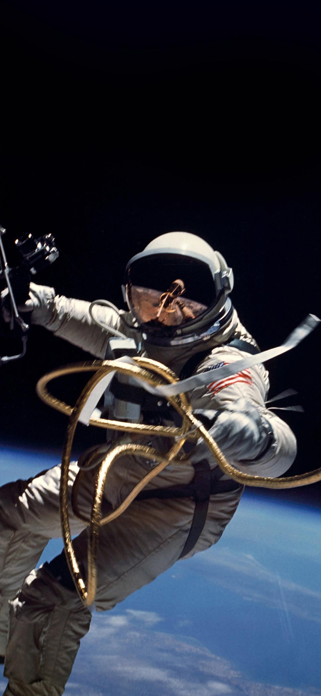 Astronaut iPhone X Wallpapers - Top Free Astronaut iPhone X Backgrounds ...
