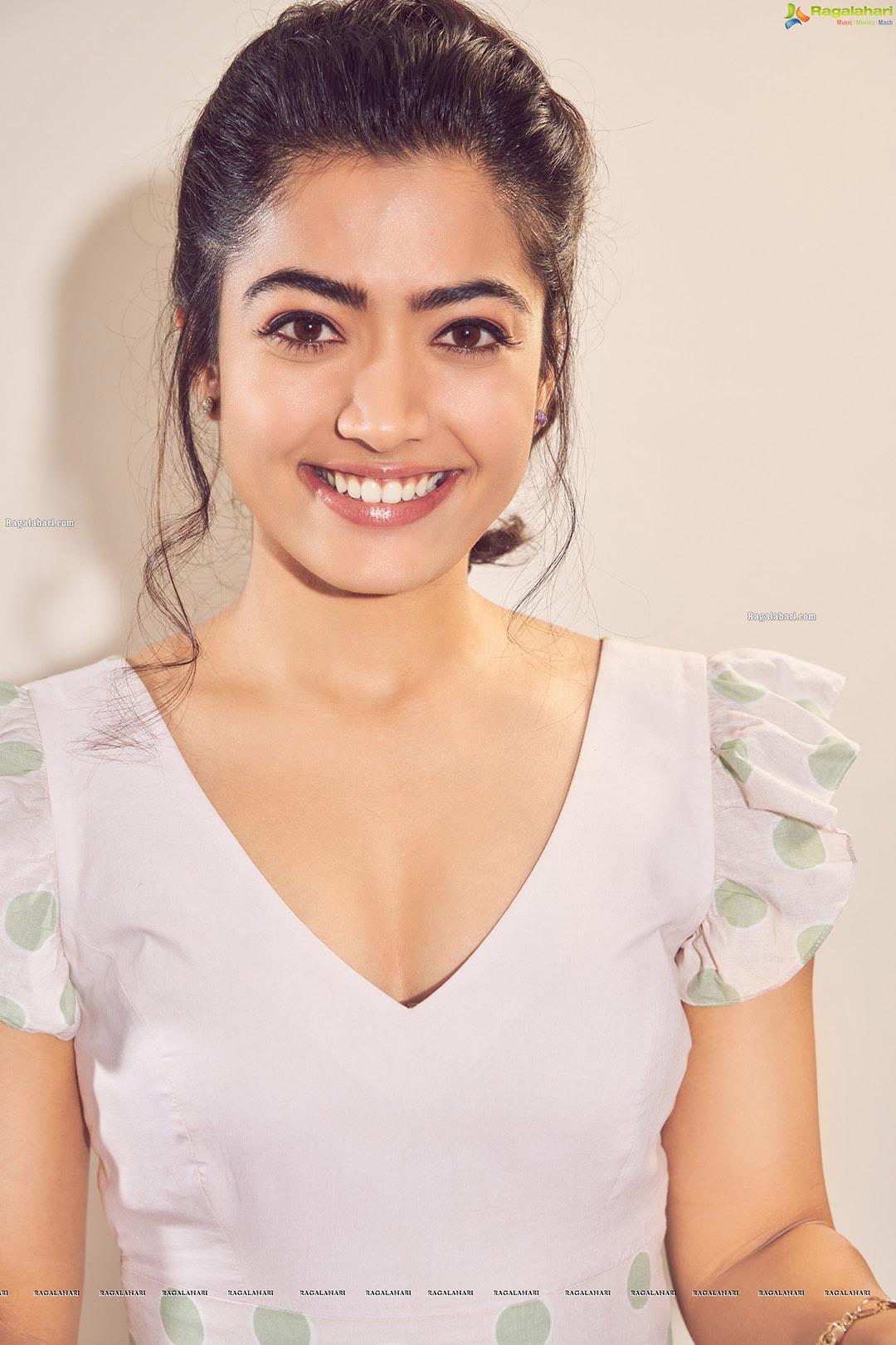 Rashmika Wallpapers - Top Free Rashmika Backgrounds - WallpaperAccess
