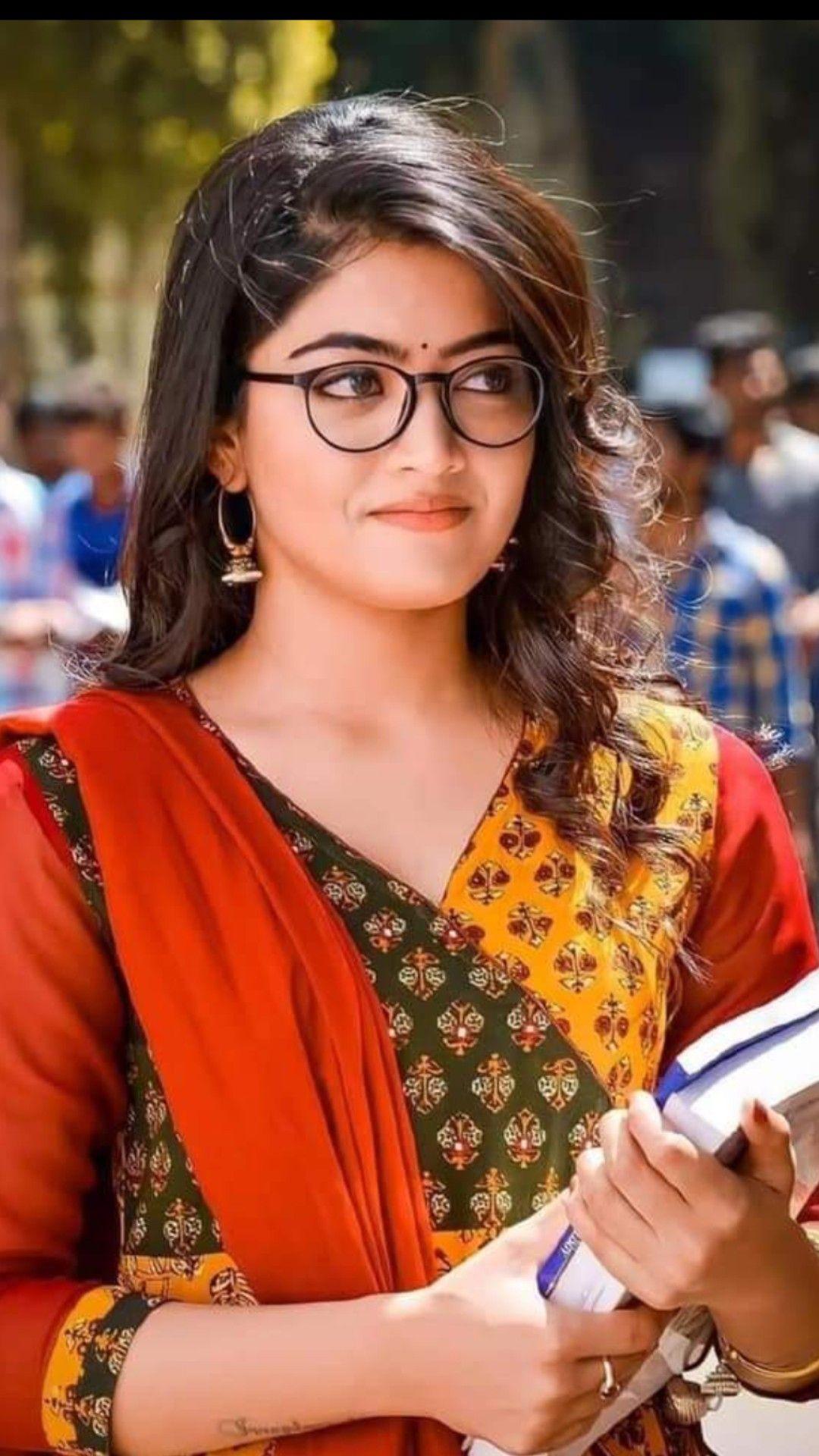 Rashmika Wallpapers - Top Free Rashmika Backgrounds - WallpaperAccess