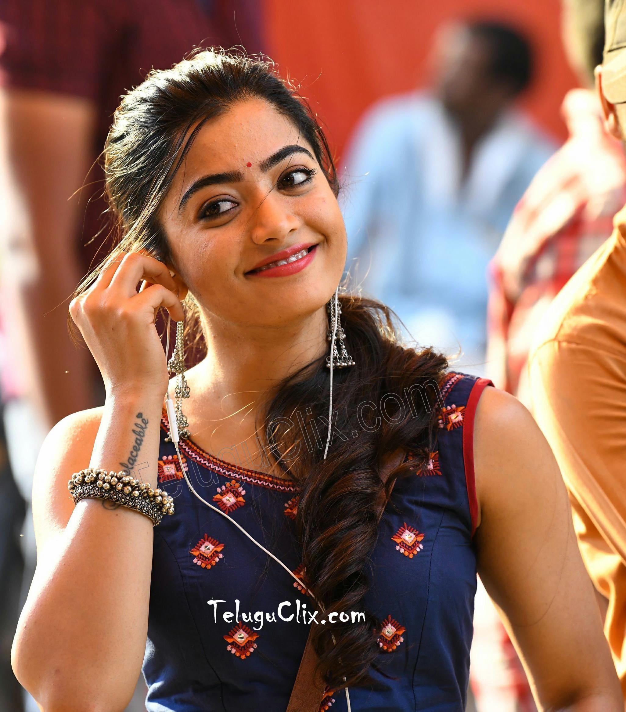 Rashmika Wallpapers - Top Free Rashmika Backgrounds - WallpaperAccess