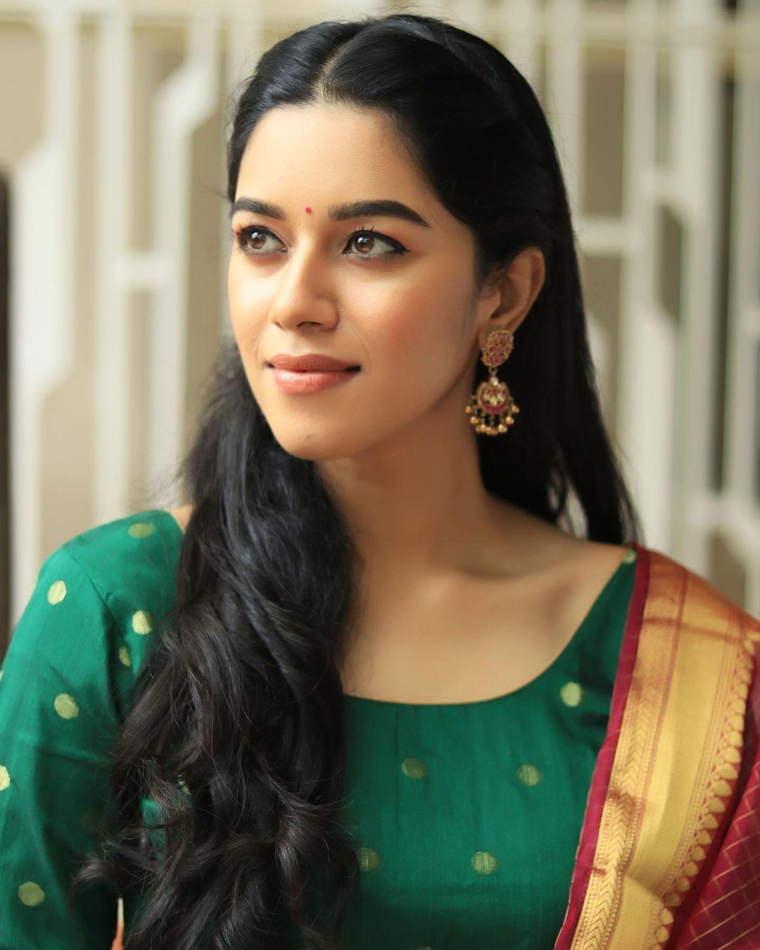 Mirnalini Ravi Wallpapers - Top Free Mirnalini Ravi Backgrounds ...