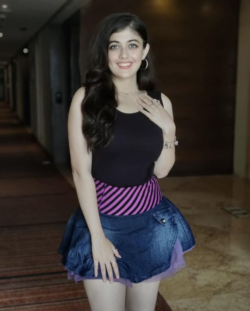 Urvi Singh Wallpapers - Top Free Urvi Singh Backgrounds - WallpaperAccess