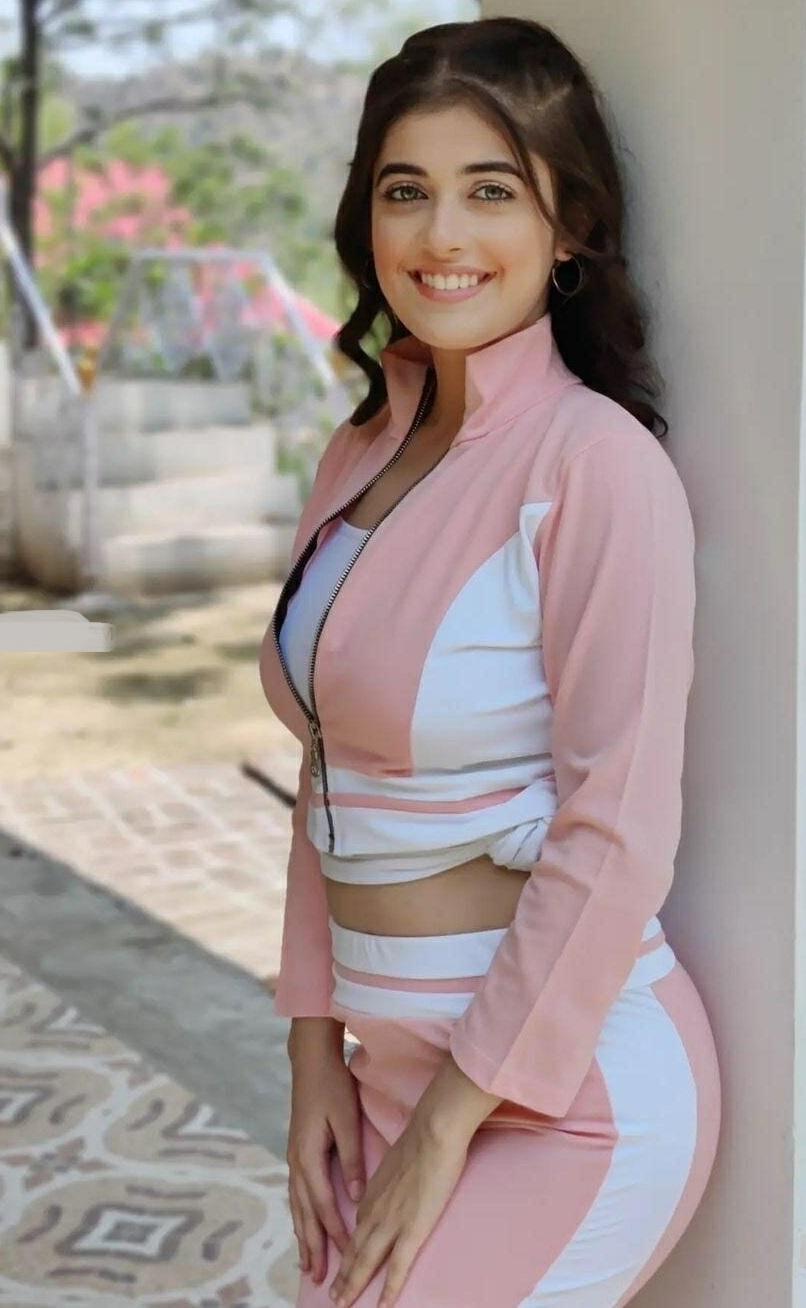 Urvi Singh Wallpapers - Top Free Urvi Singh Backgrounds - WallpaperAccess