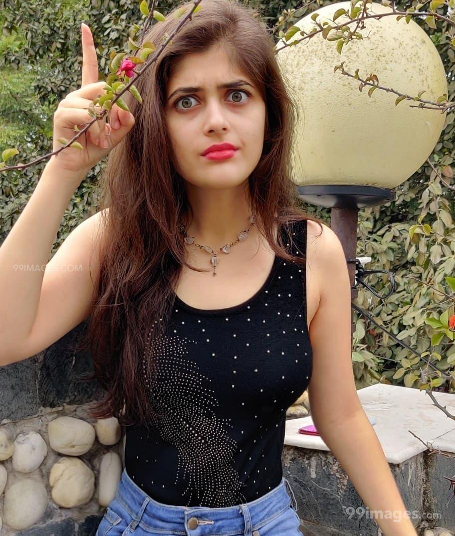 Urvi Singh Wallpapers - Top Free Urvi Singh Backgrounds - WallpaperAccess