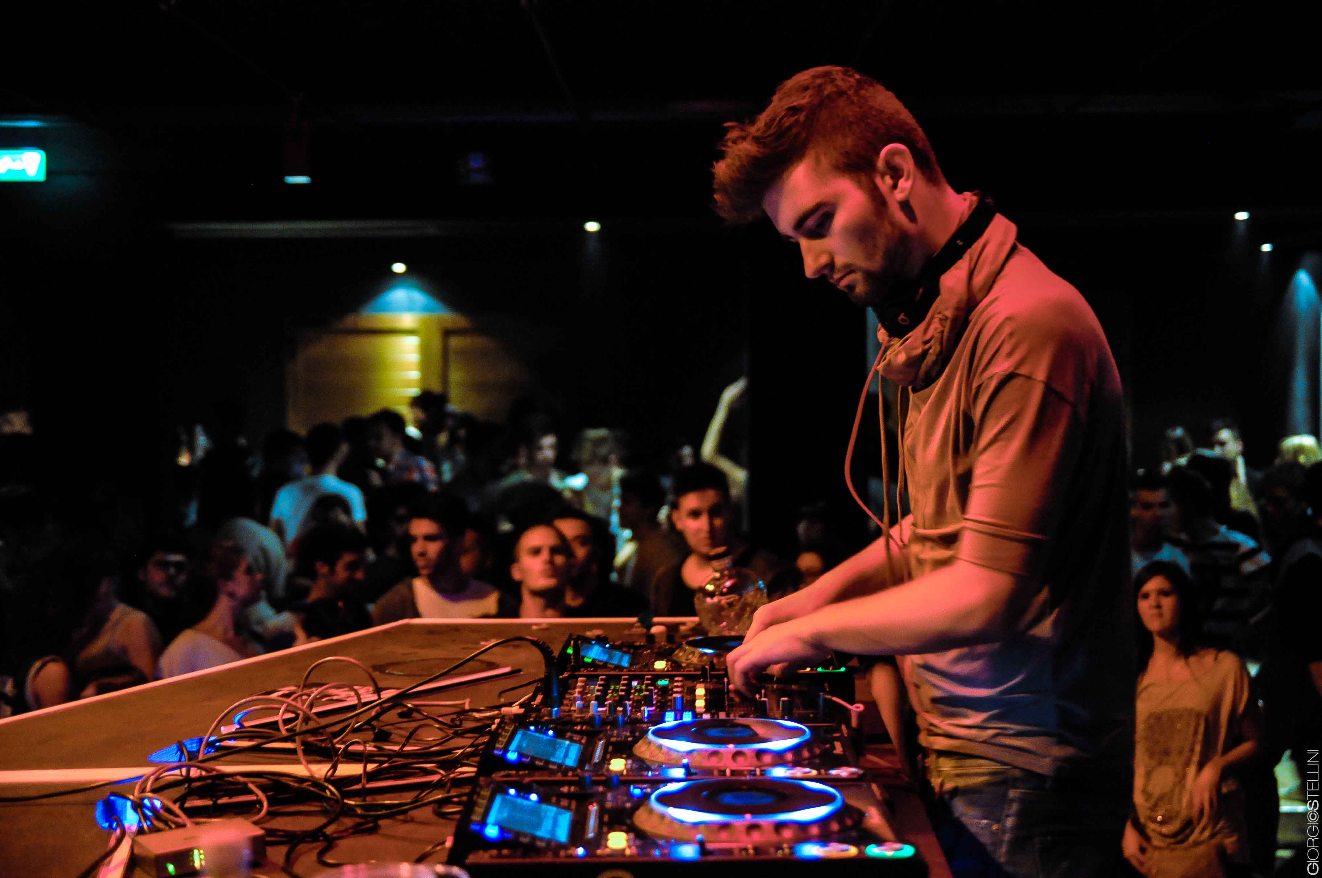 Male DJ Wallpapers - Top Free Male DJ Backgrounds - WallpaperAccess