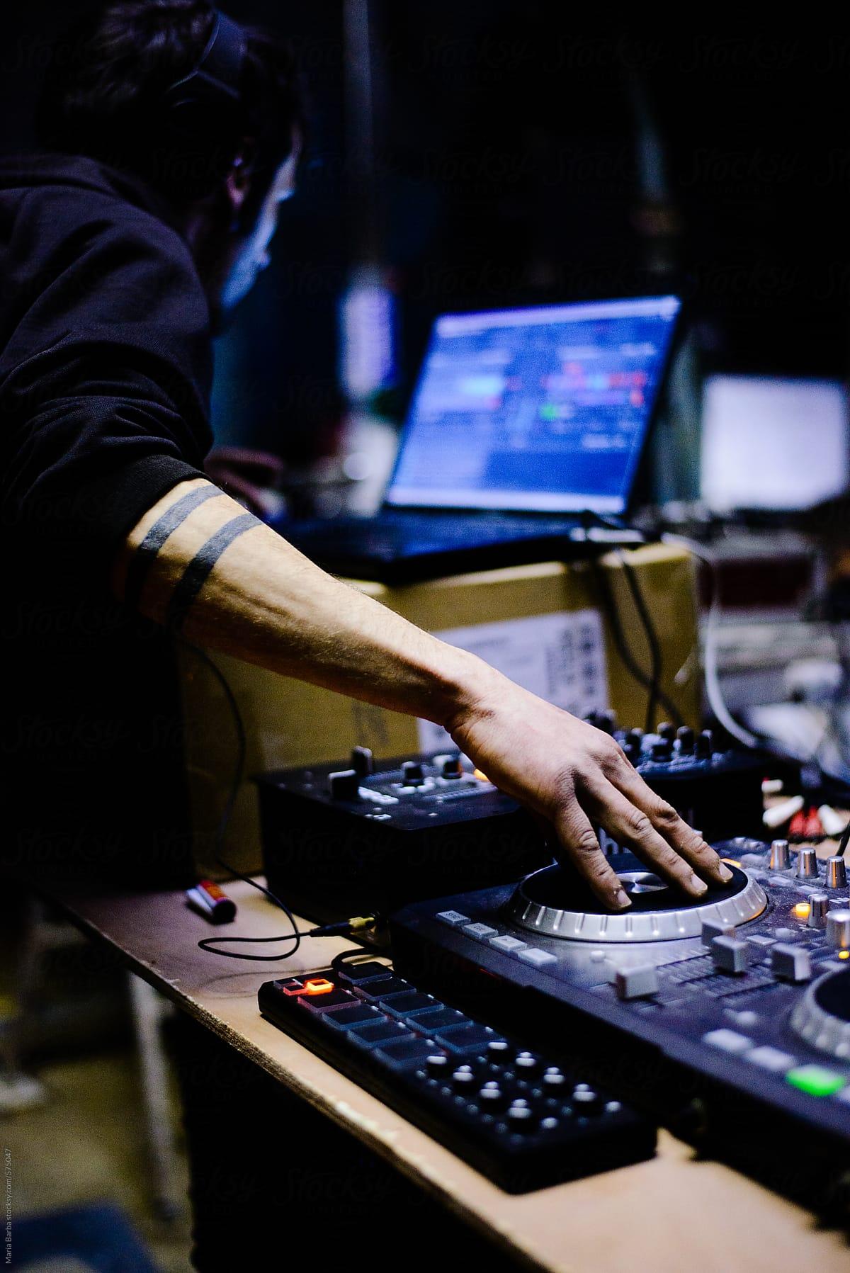 Male DJ Wallpapers - Top Free Male DJ Backgrounds - WallpaperAccess