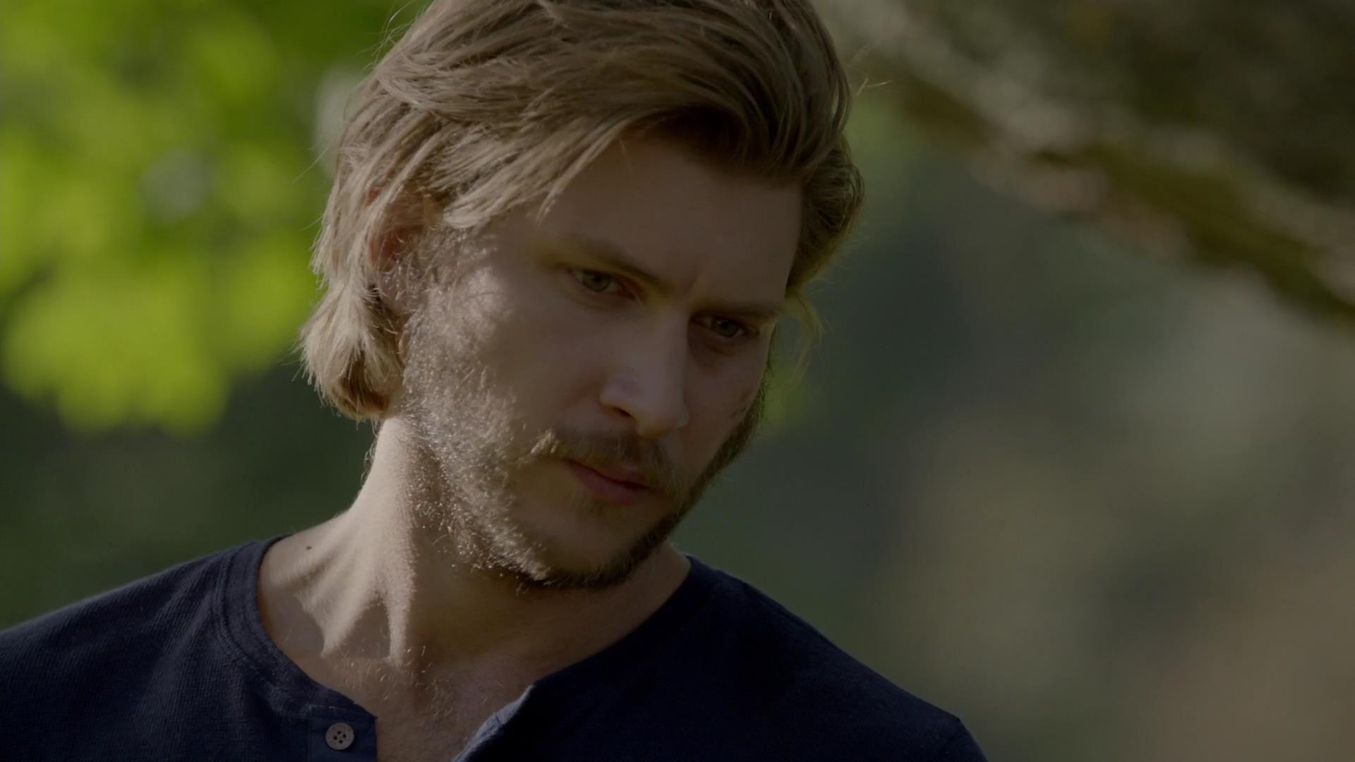 Bitten Wallpapers - Top Free Bitten Backgrounds - WallpaperAccess