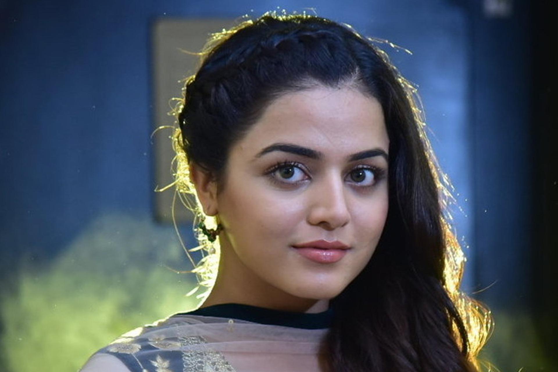 Wamiqa Gabbi Wallpapers - Top Free Wamiqa Gabbi Backgrounds ...
