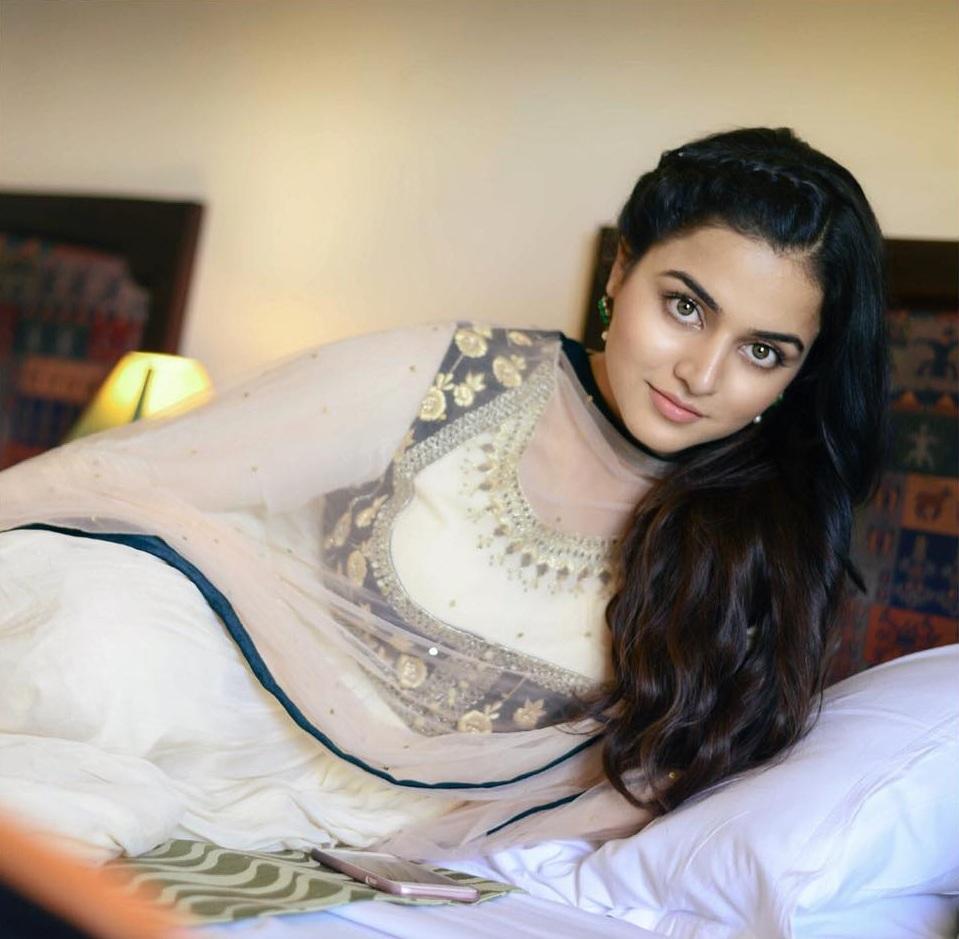 Wamiqa Gabbi Wallpapers - Top Free Wamiqa Gabbi Backgrounds ...