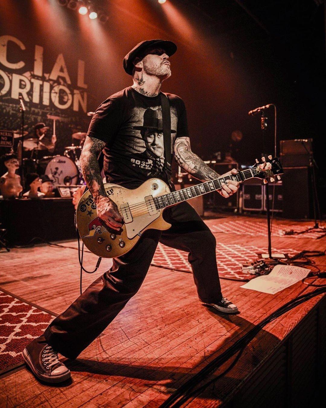 Mike Ness Wallpapers - Top Free Mike Ness Backgrounds - WallpaperAccess