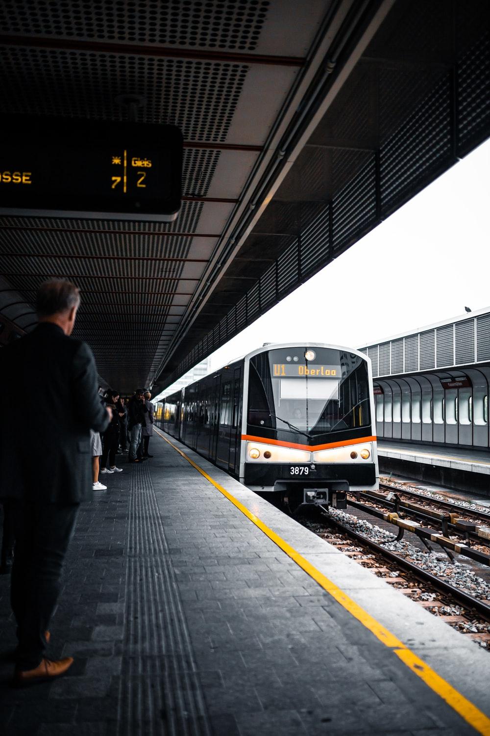 Metro Train Wallpapers - Top Free Metro Train Backgrounds - WallpaperAccess