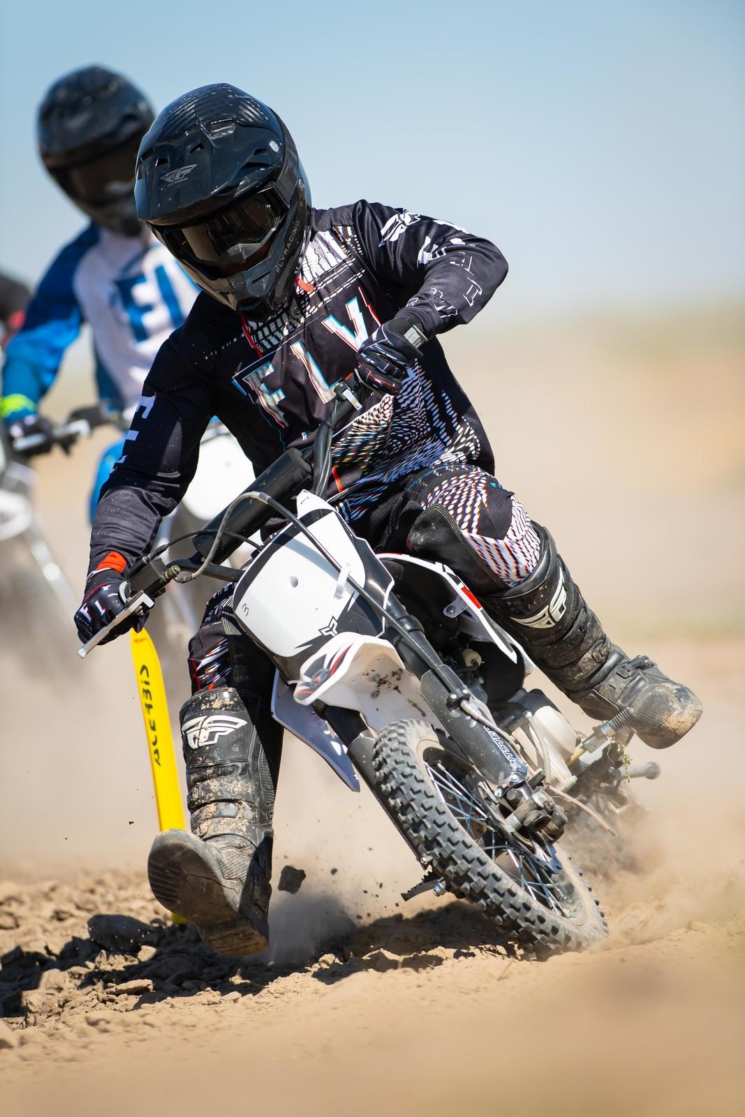 Fly Racing Wallpapers - Top Free Fly Racing Backgrounds - WallpaperAccess