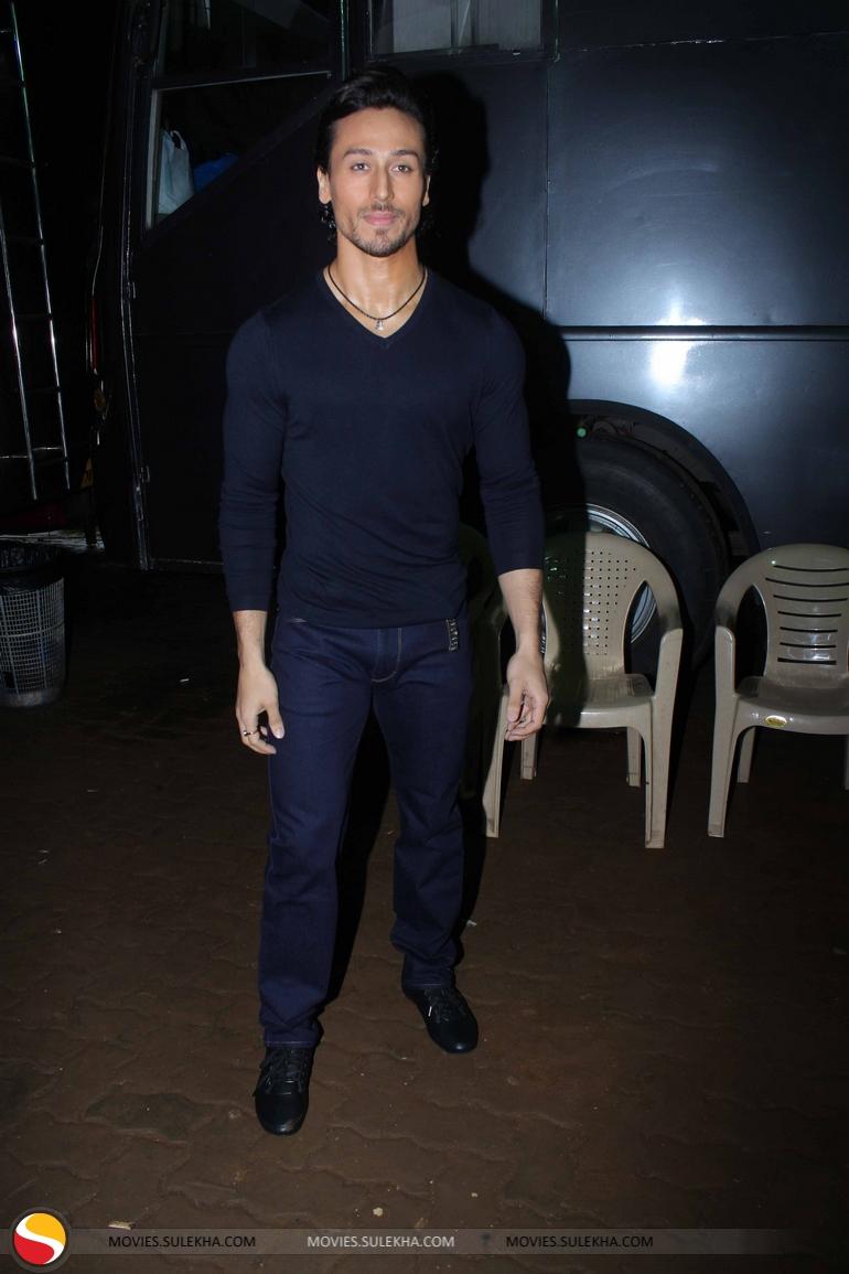 Flying Jatt Wallpapers - Top Free Flying Jatt Backgrounds - WallpaperAccess