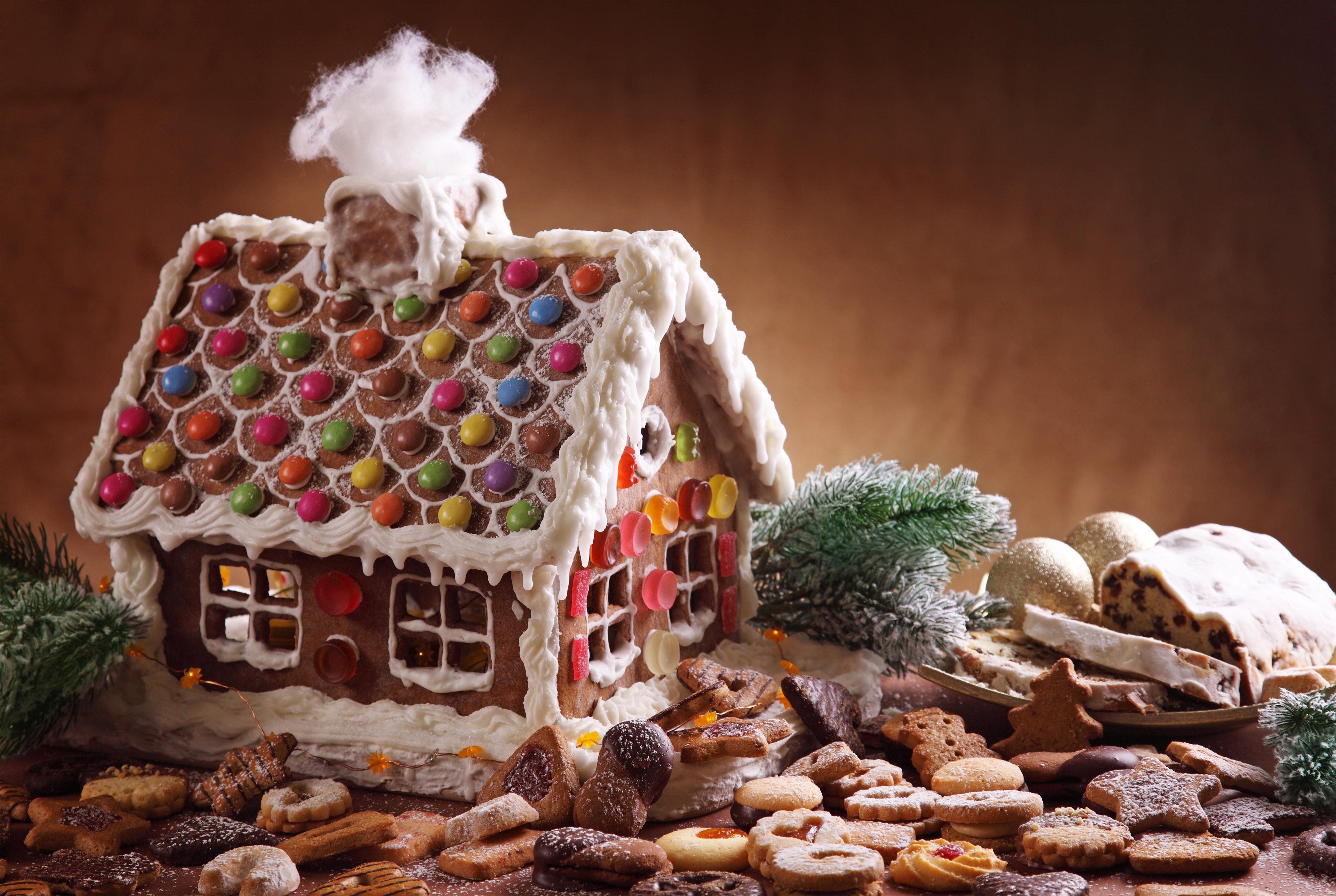 Gingerbread House Desktop Wallpapers - Top Free Gingerbread House ...