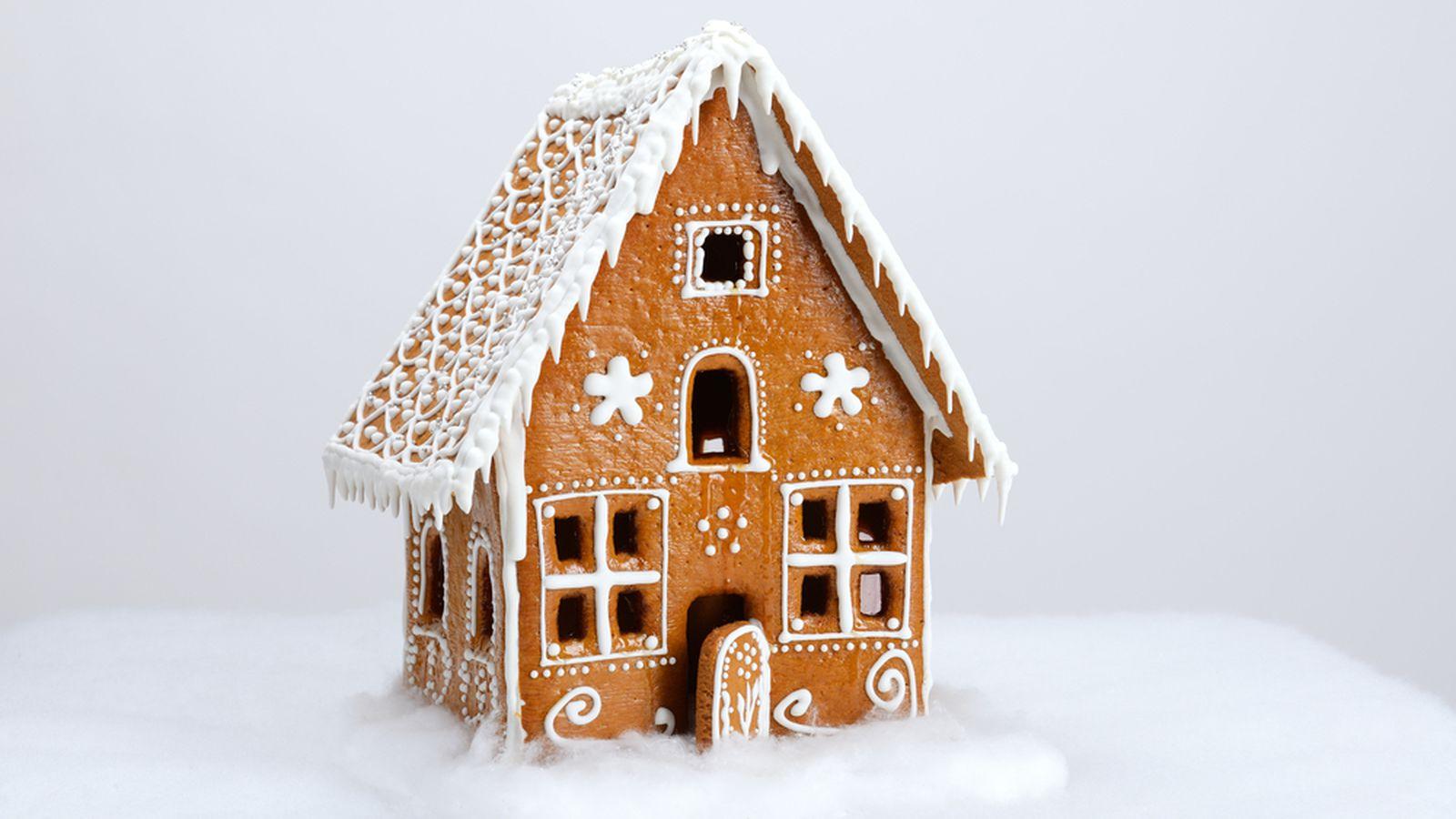 Gingerbread House Desktop Wallpapers - Top Free Gingerbread House ...