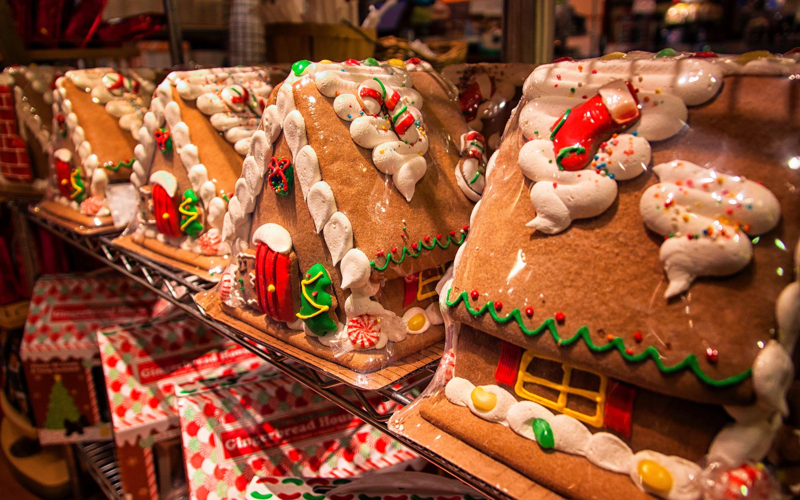 Gingerbread House Desktop Wallpapers - Top Free Gingerbread House ...