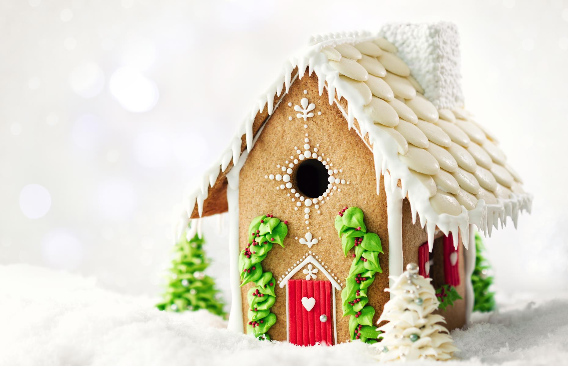 Gingerbread House Desktop Wallpapers - Top Free Gingerbread House ...