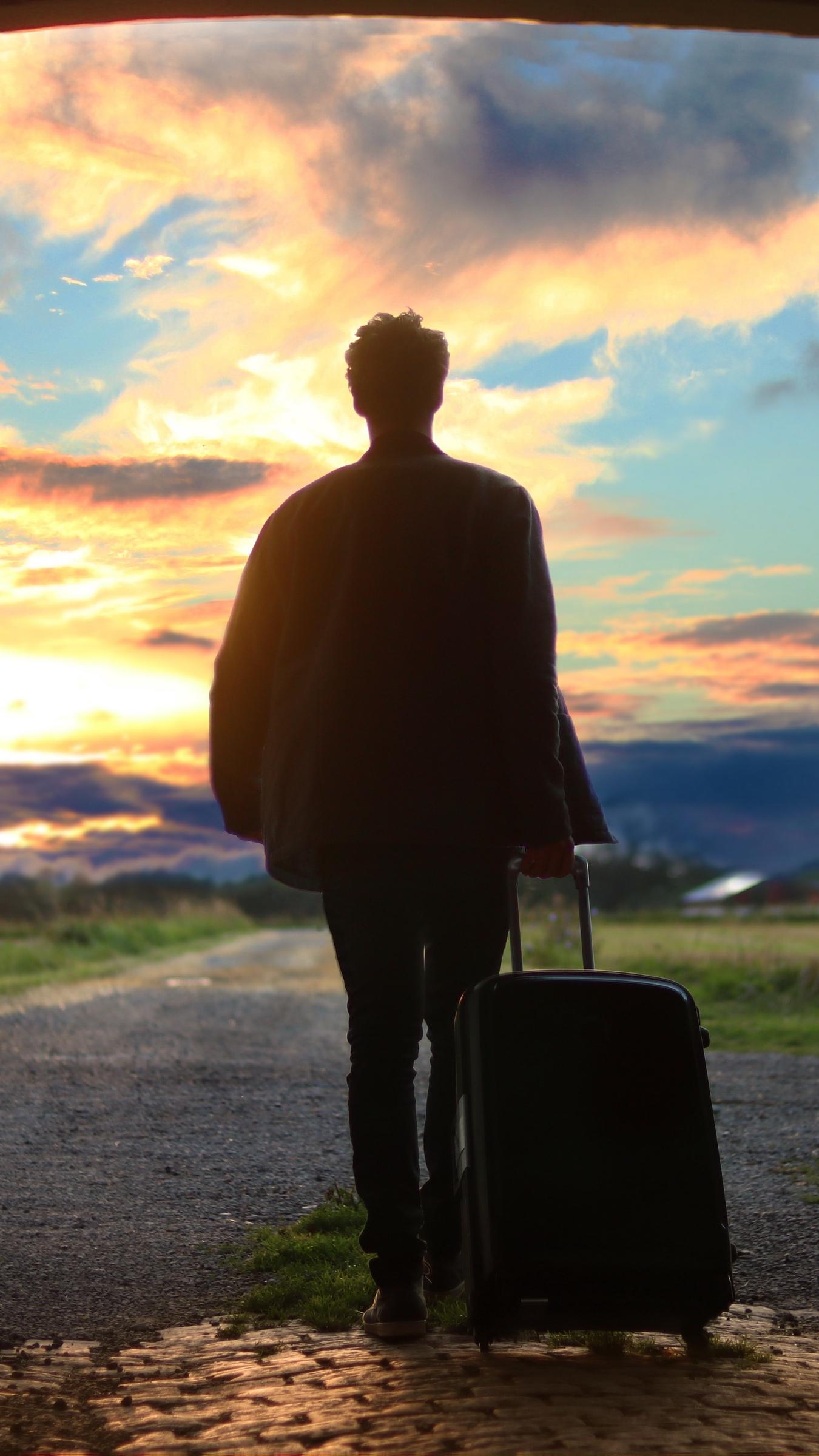 Travel Man Wallpapers - Top Free Travel Man Backgrounds - WallpaperAccess