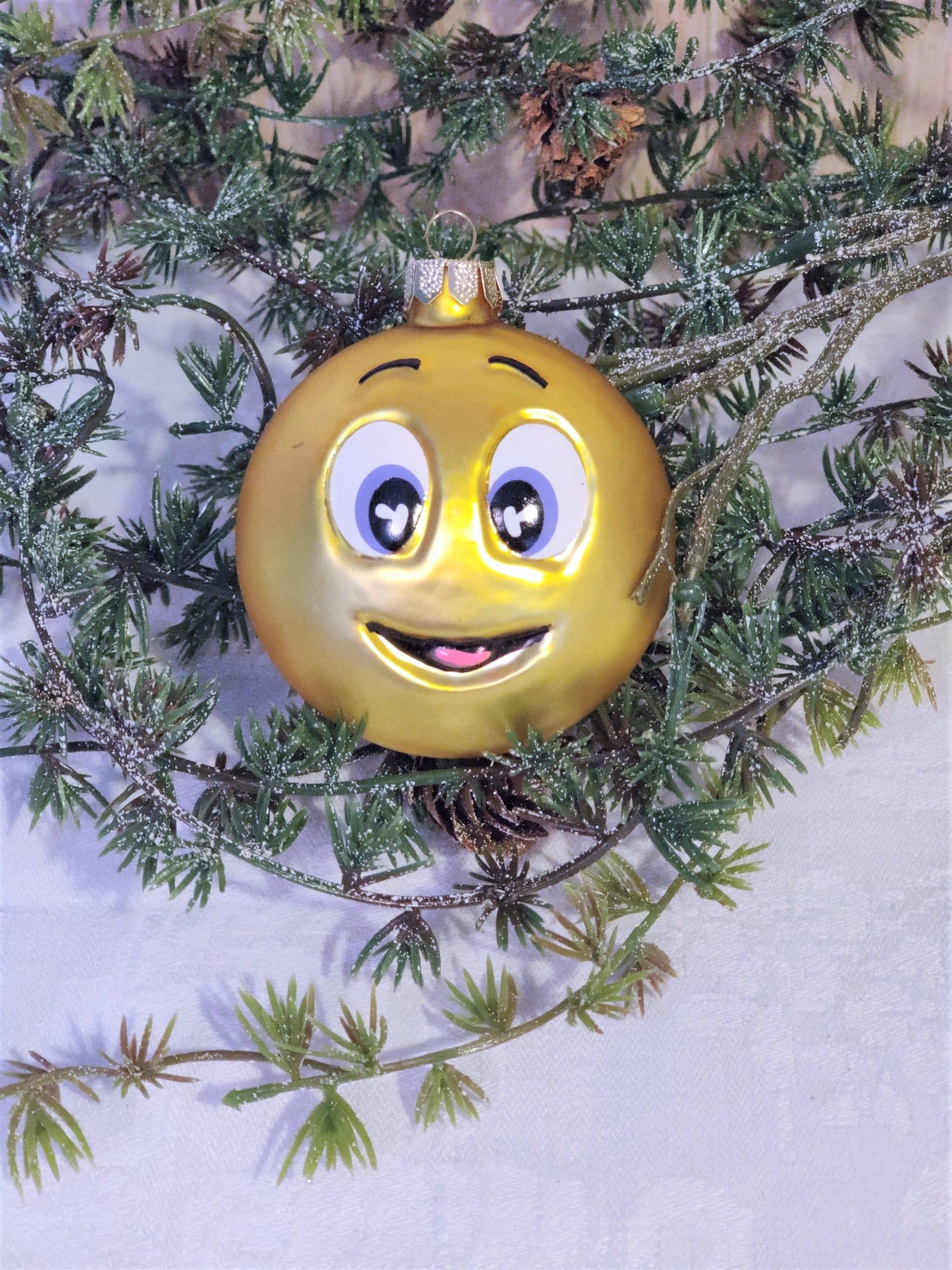 Christmas Emoji Wallpapers - Top Free Christmas Emoji Backgrounds ...