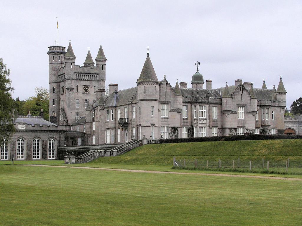Balmoral Castle Wallpapers - Top Free Balmoral Castle Backgrounds ...