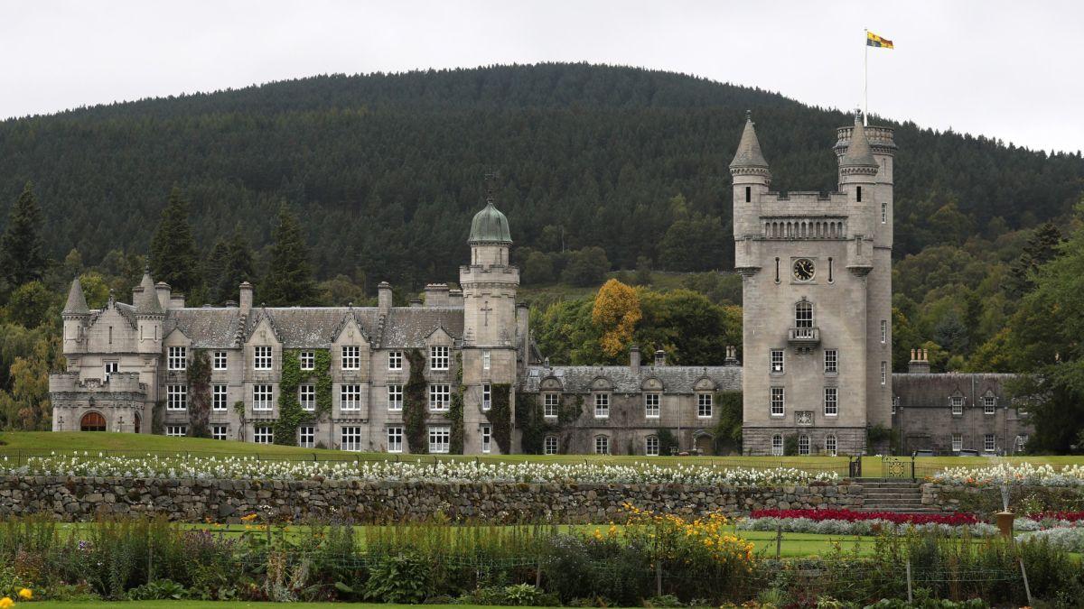 Balmoral Castle Wallpapers - Top Free Balmoral Castle Backgrounds ...