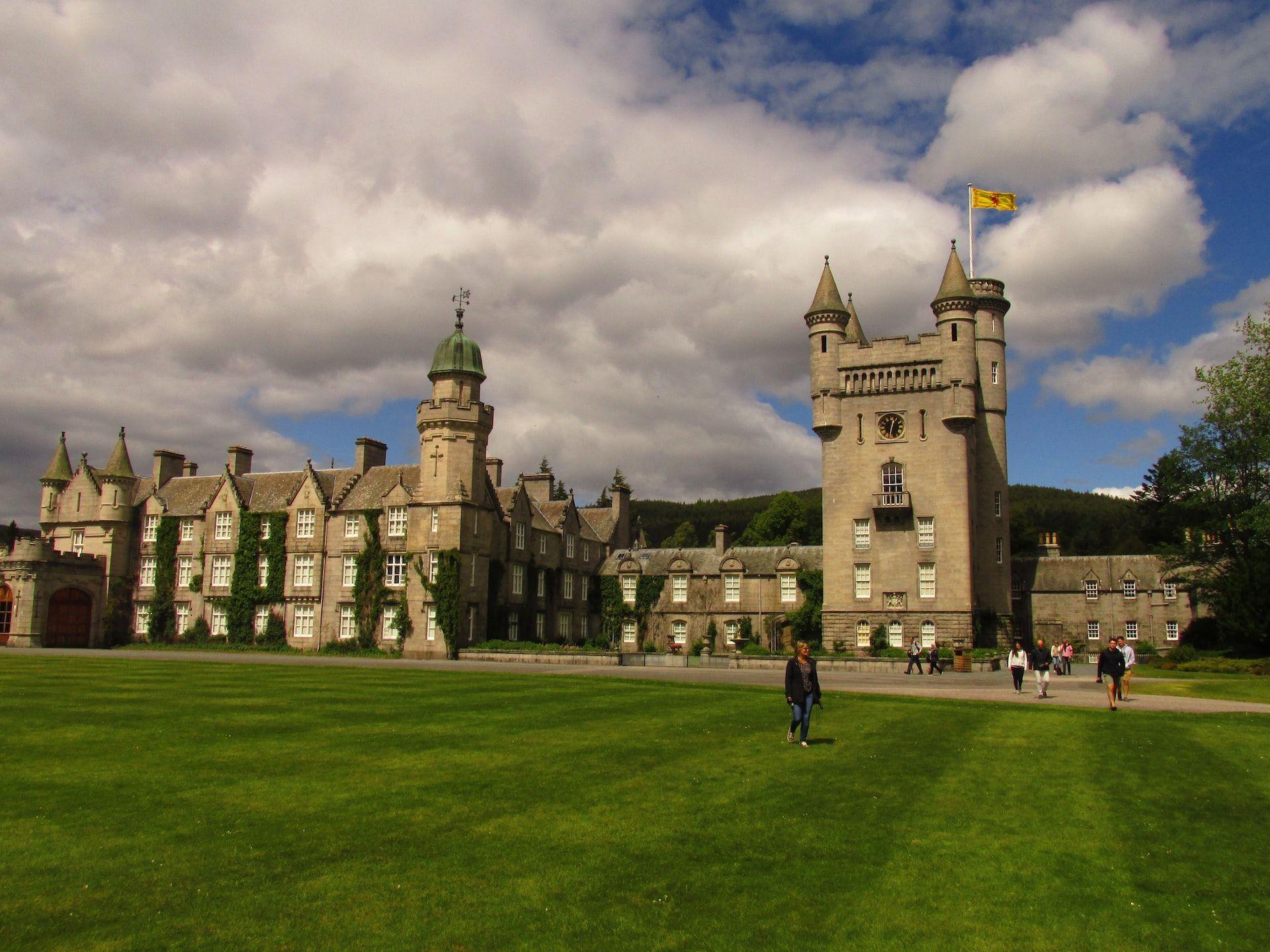 Balmoral Castle Wallpapers - Top Free Balmoral Castle Backgrounds ...