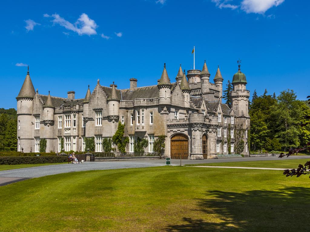 Balmoral Castle Wallpapers - Top Free Balmoral Castle Backgrounds ...