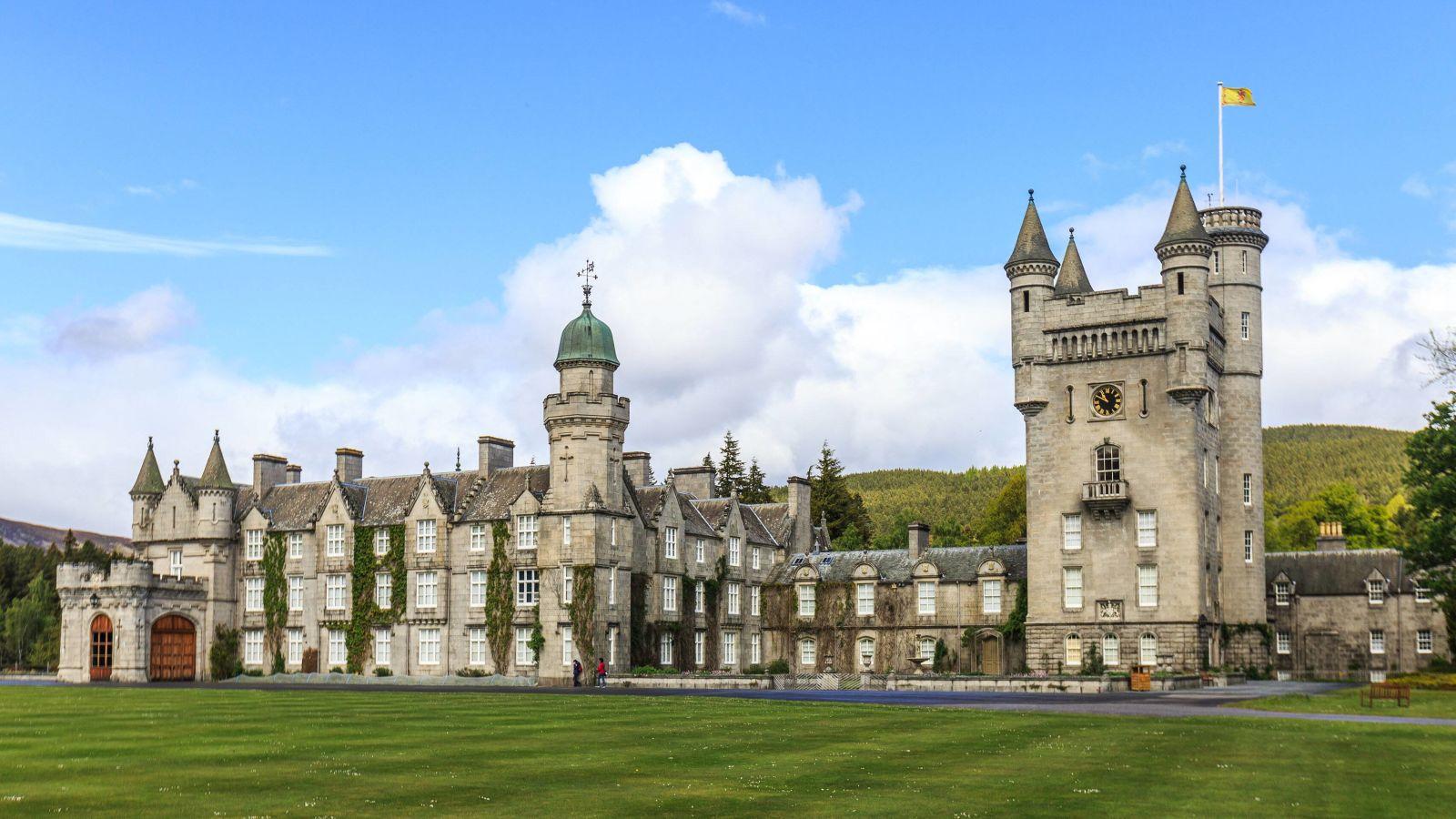 Balmoral Castle Wallpapers - Top Free Balmoral Castle Backgrounds ...
