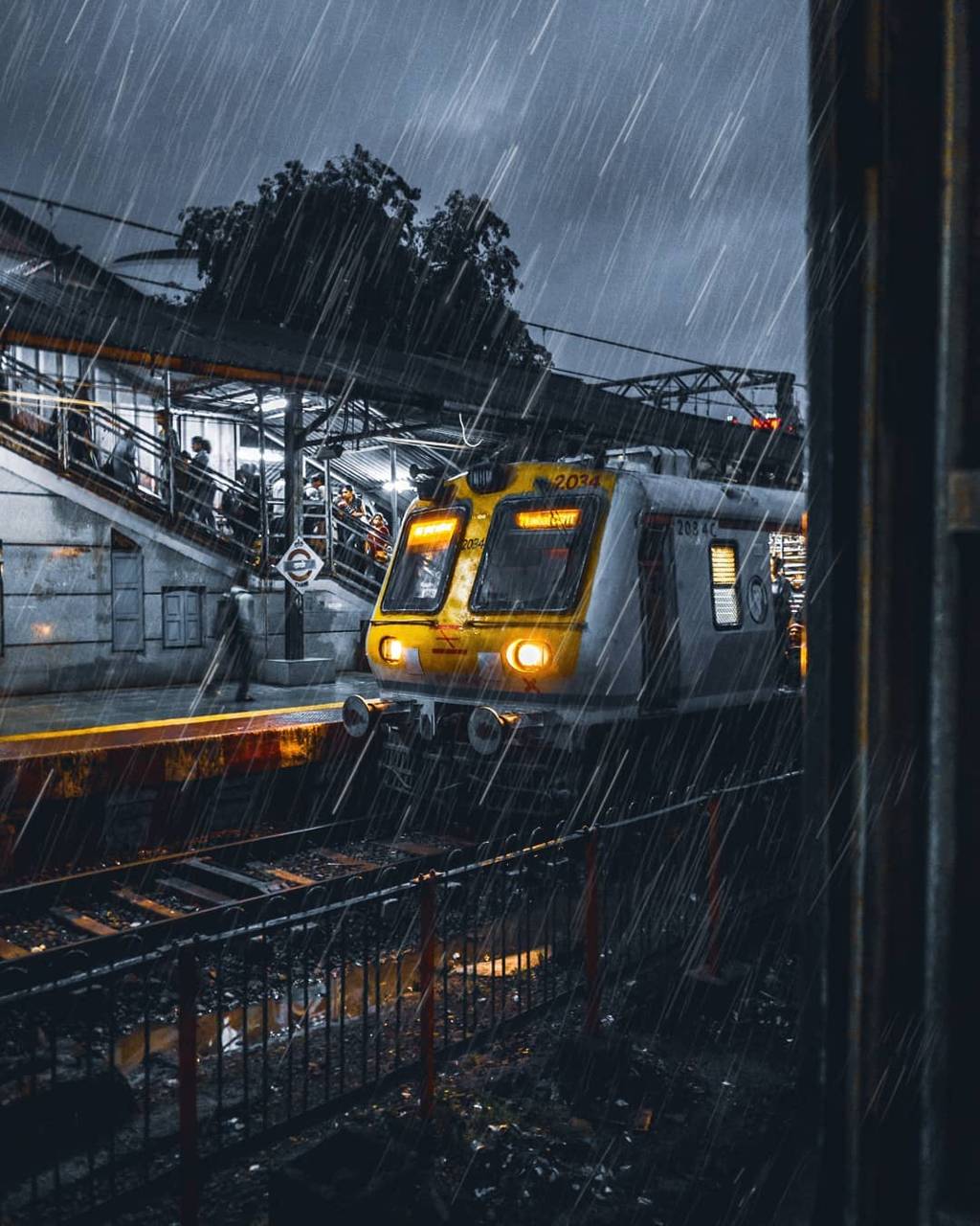Local Train Wallpapers - Top Free Local Train Backgrounds - WallpaperAccess