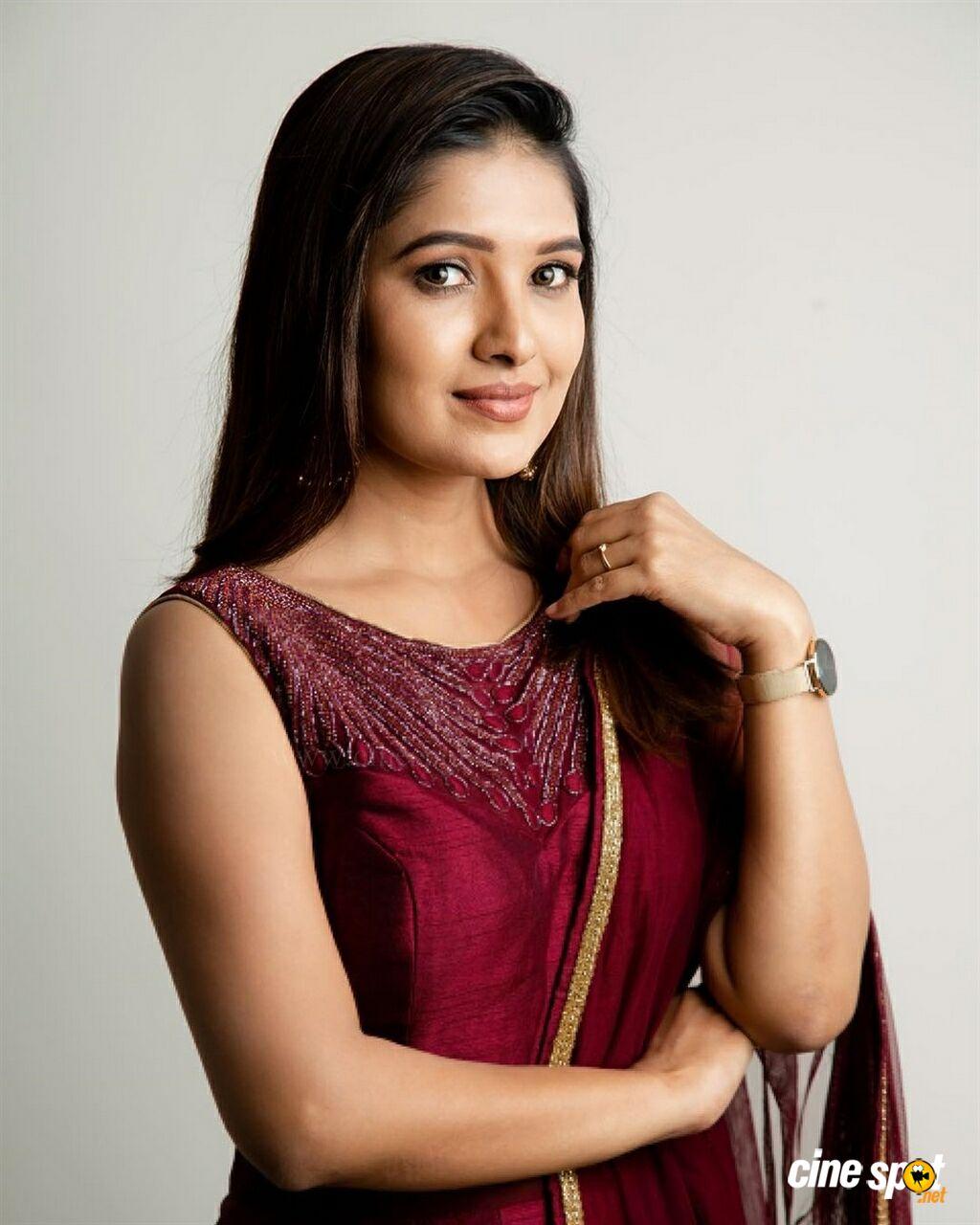 Vani Bhojan Wallpapers - Top Free Vani Bhojan Backgrounds - WallpaperAccess