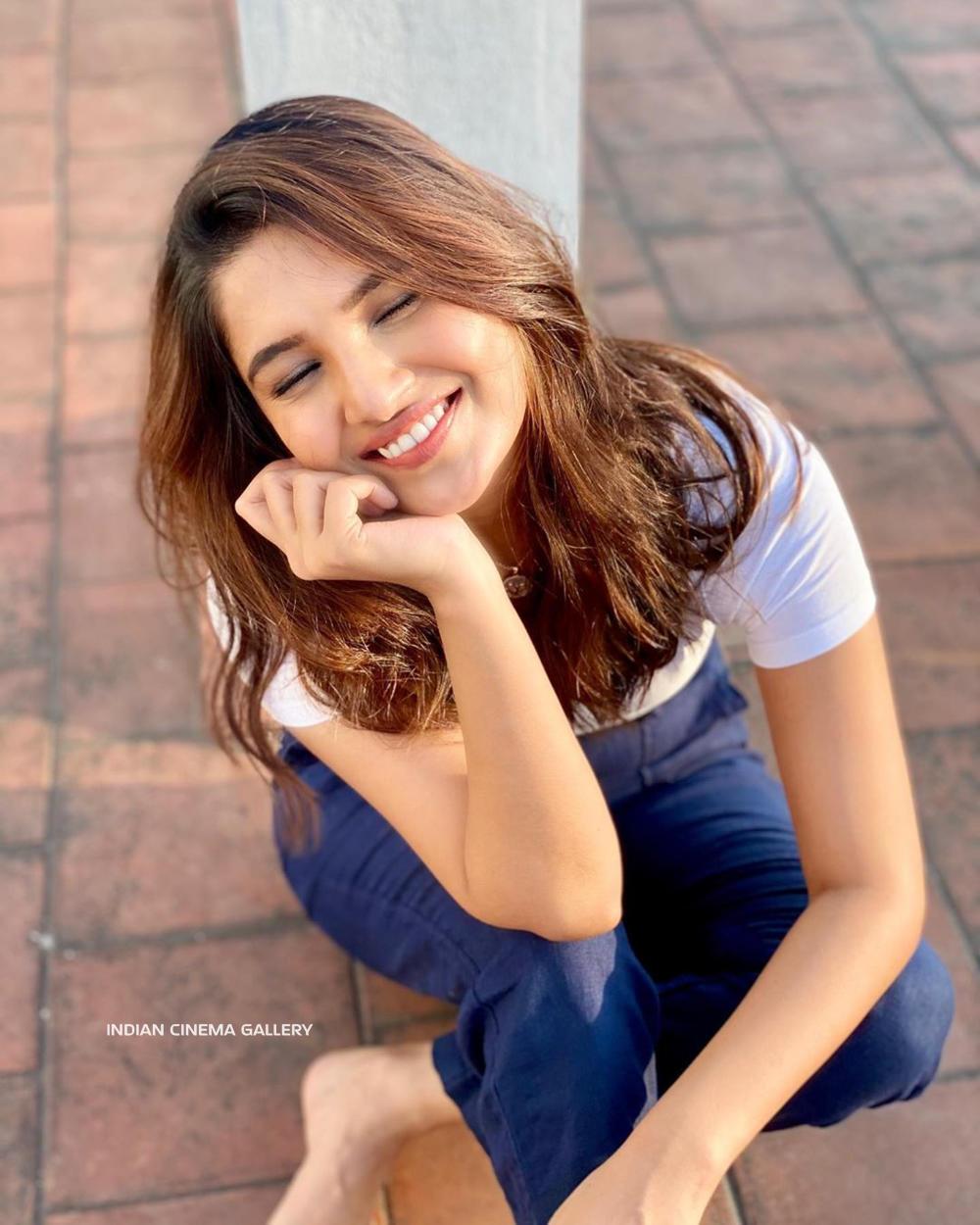 Vani Bhojan Wallpapers - Top Free Vani Bhojan Backgrounds - WallpaperAccess