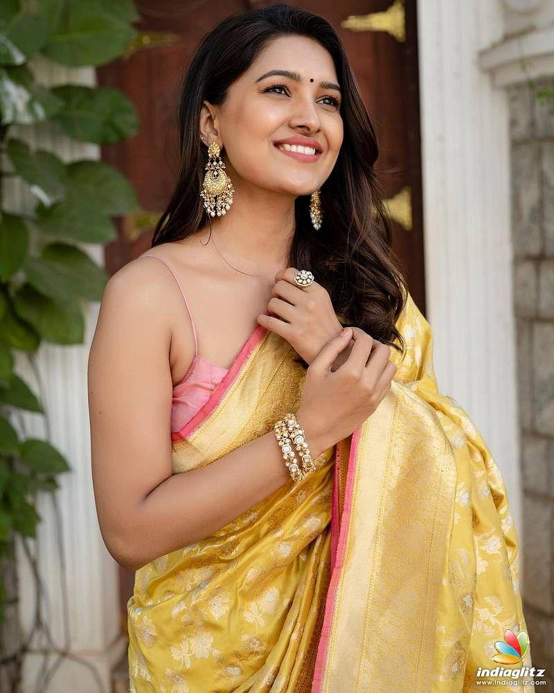 Vani Bhojan Wallpapers - Top Free Vani Bhojan Backgrounds - WallpaperAccess