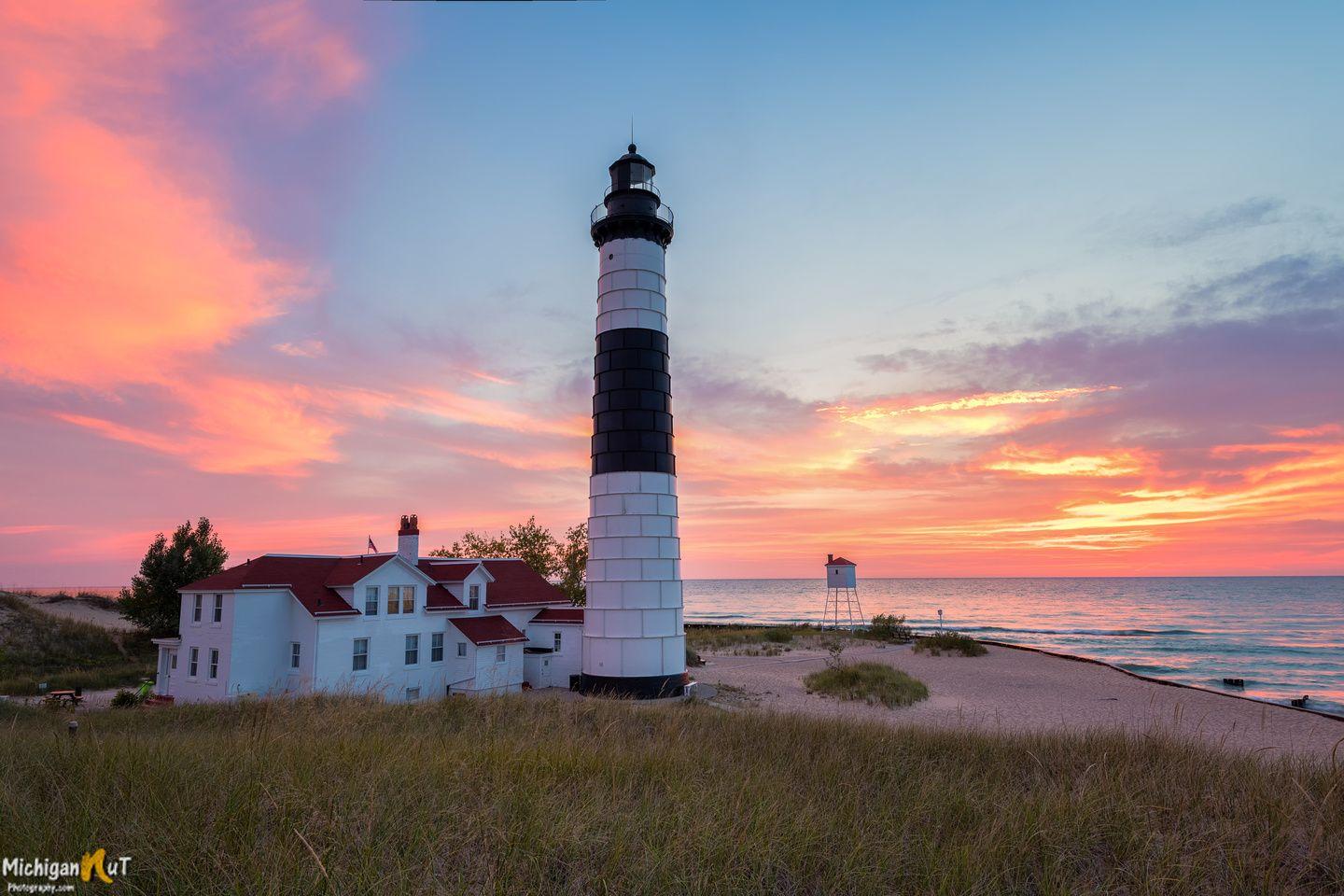 Autumn Lighthouse Wallpapers - Top Free Autumn Lighthouse Backgrounds ...