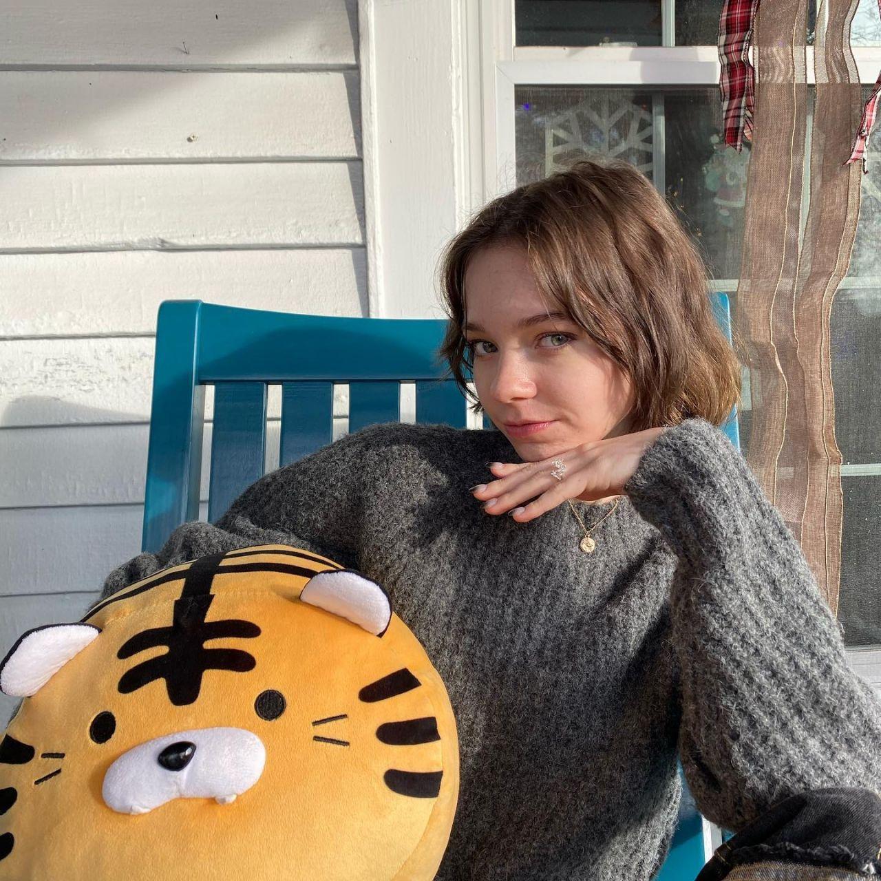 Emma Myers Wallpapers - Top Free Emma Myers Backgrounds - WallpaperAccess