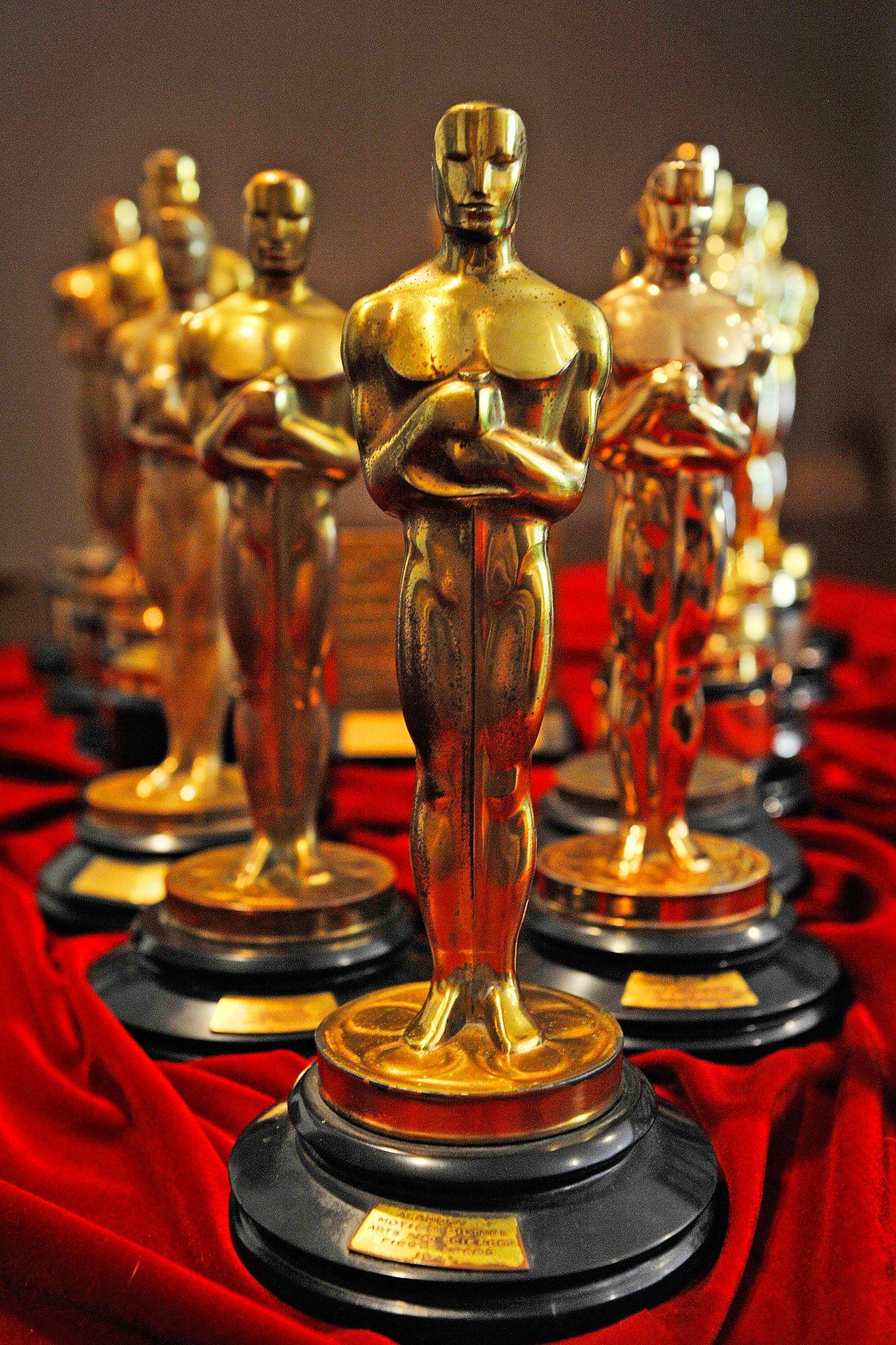 Oscar Trophy Wallpapers - Top Free Oscar Trophy Backgrounds ...