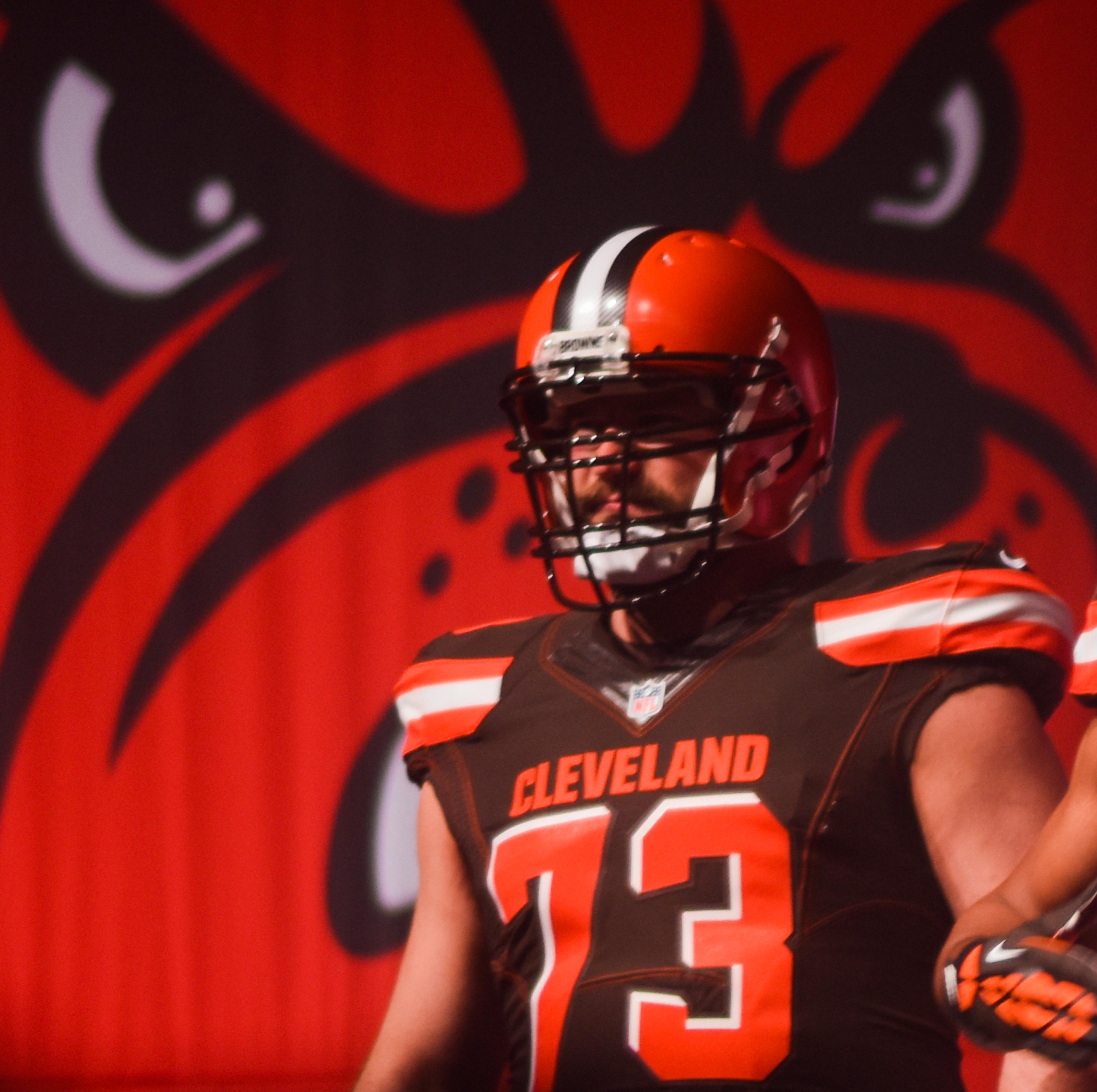 Joe Thomas Wallpapers - Top Free Joe Thomas Backgrounds - WallpaperAccess