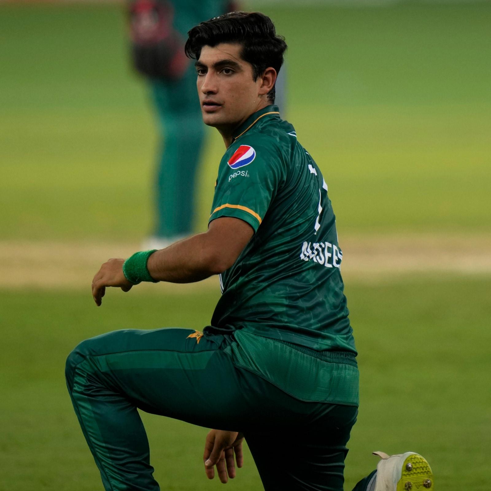 Naseem Shah Wallpapers - Top Free Naseem Shah Backgrounds - WallpaperAccess