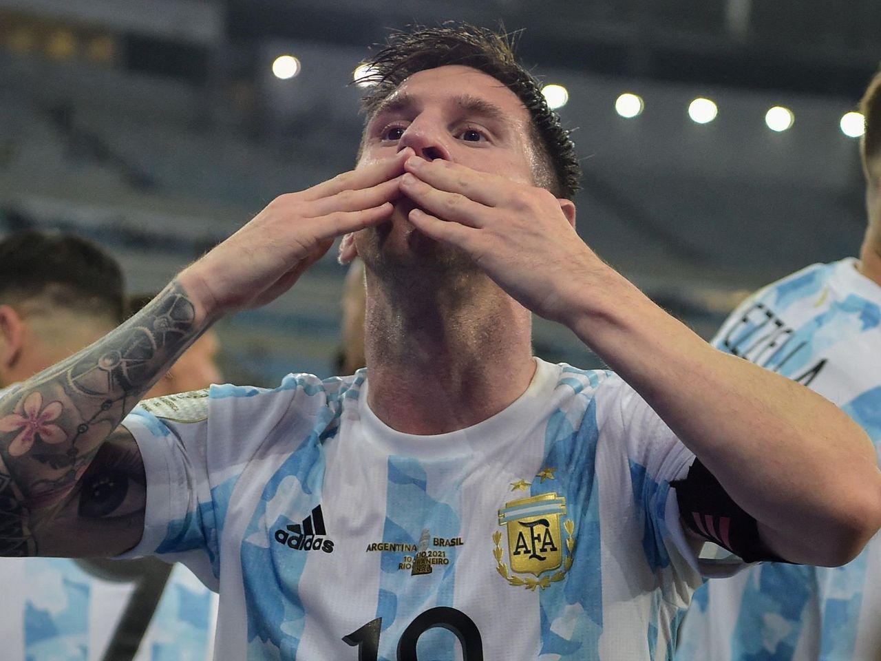 Messi Kiss Wallpapers - Top Free Messi Kiss Backgrounds - WallpaperAccess