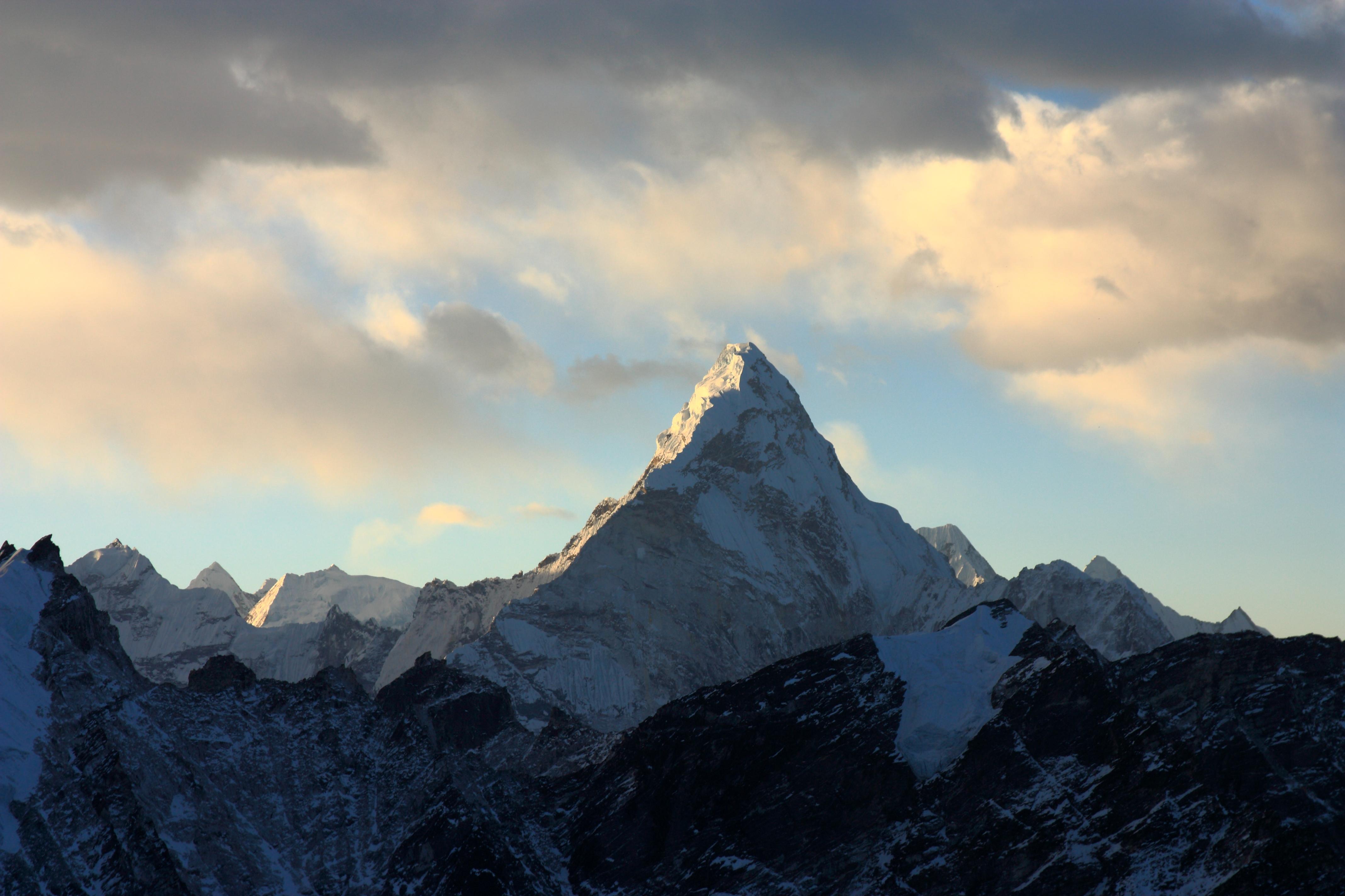 Ama Dablam Wallpapers - Top Free Ama Dablam Backgrounds - WallpaperAccess